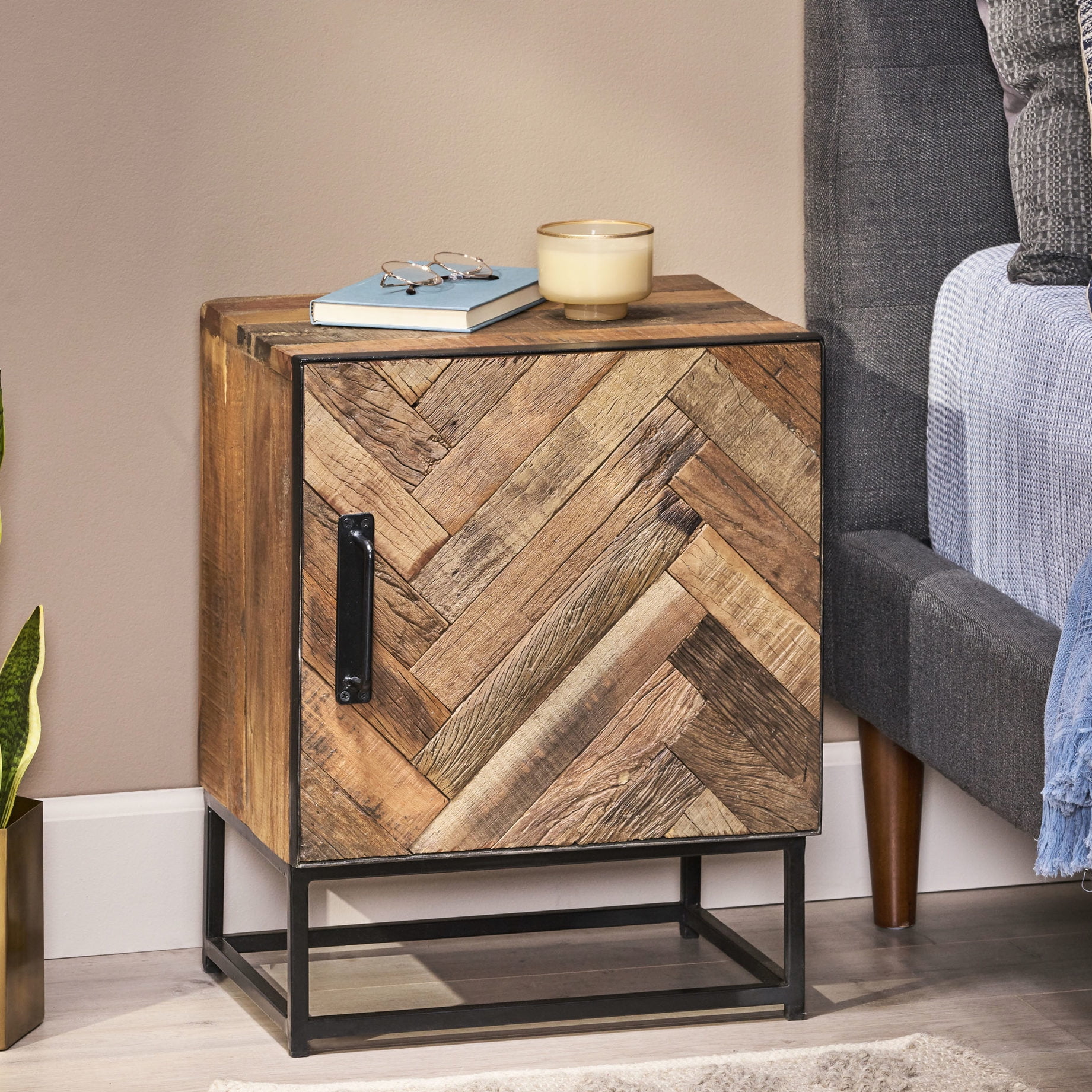 Night Stand | Brings Carefree Look to Bedroom with Storage Function ...