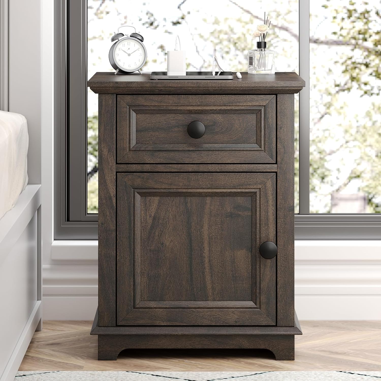 Nightstand with Charging Station, 24" Fast Charge End Table, 18 ...