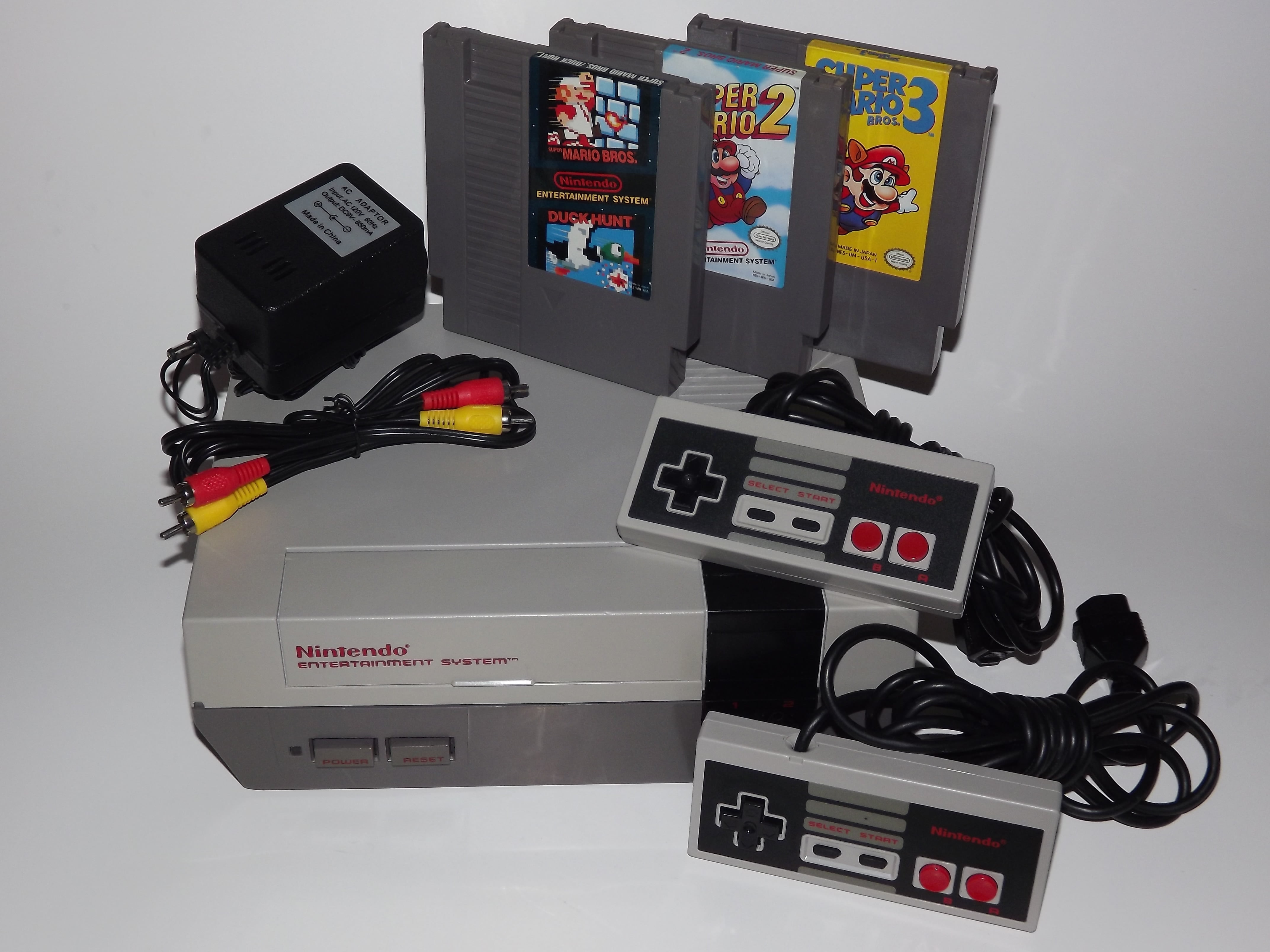 Nintendo Classic System Bundle: Super Mario Bros 1, 2, 3 & New NES 72 ...