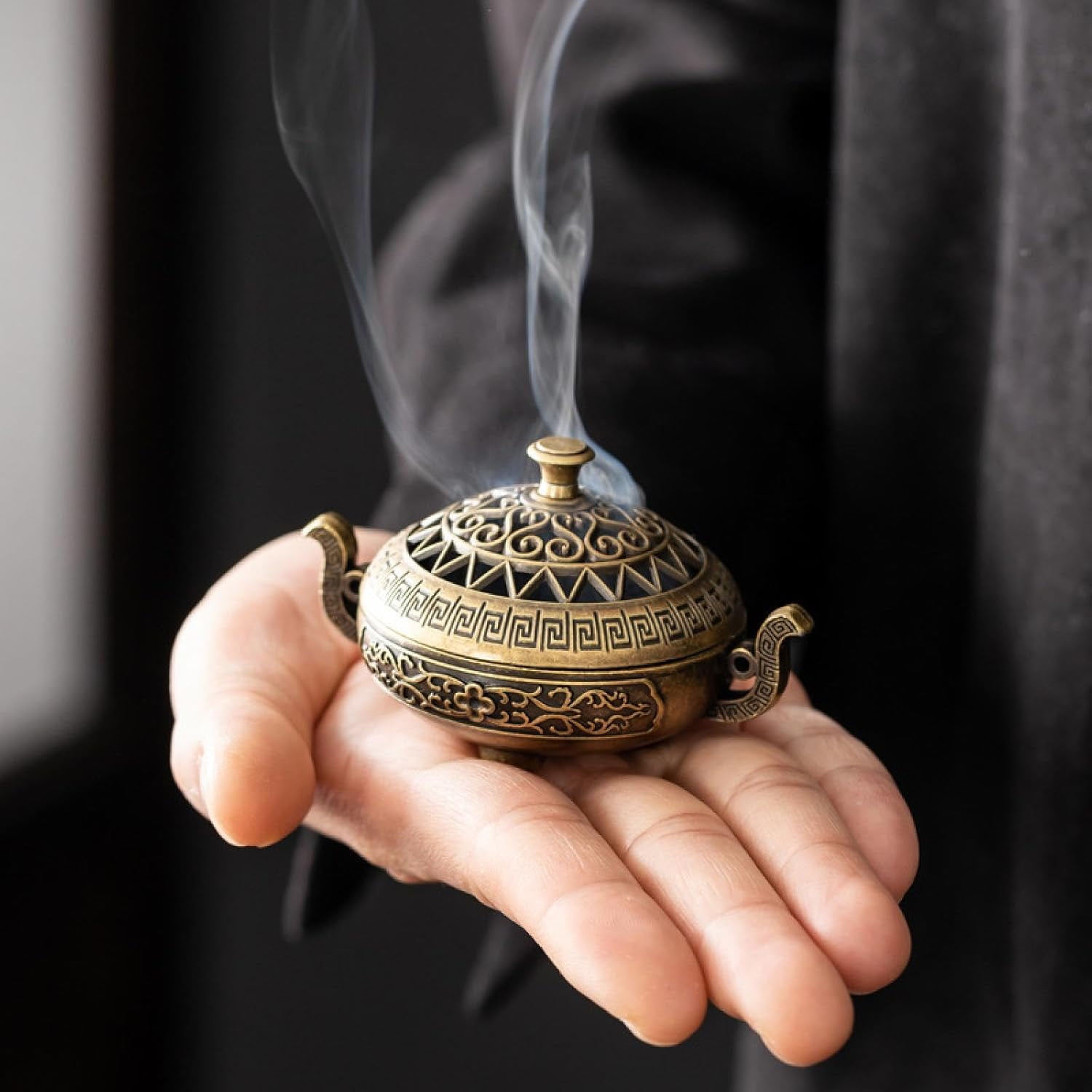 Niuxa Incense Burner Delicate Pattern Hollow Three-Legged Stove ...