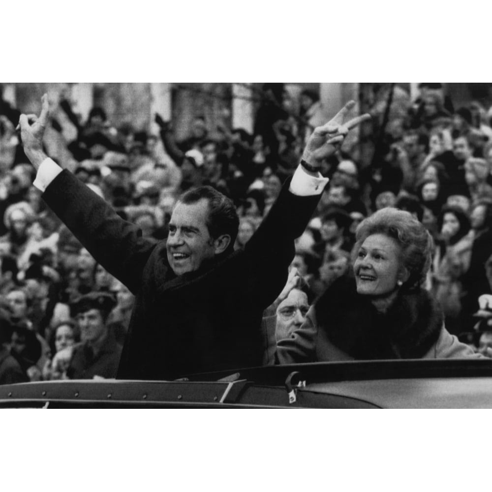 Nixon Presidency. Us President Richard Nixon Waving The Victory Sign ...