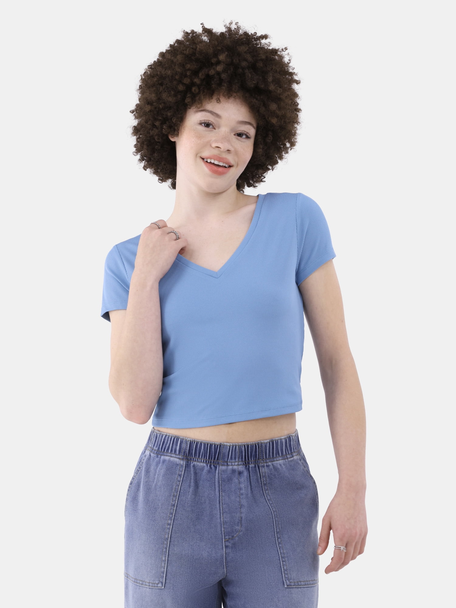 No Boundaries Cropped V-Neck Tee with Short Sleeves, Women’s - Walmart.com