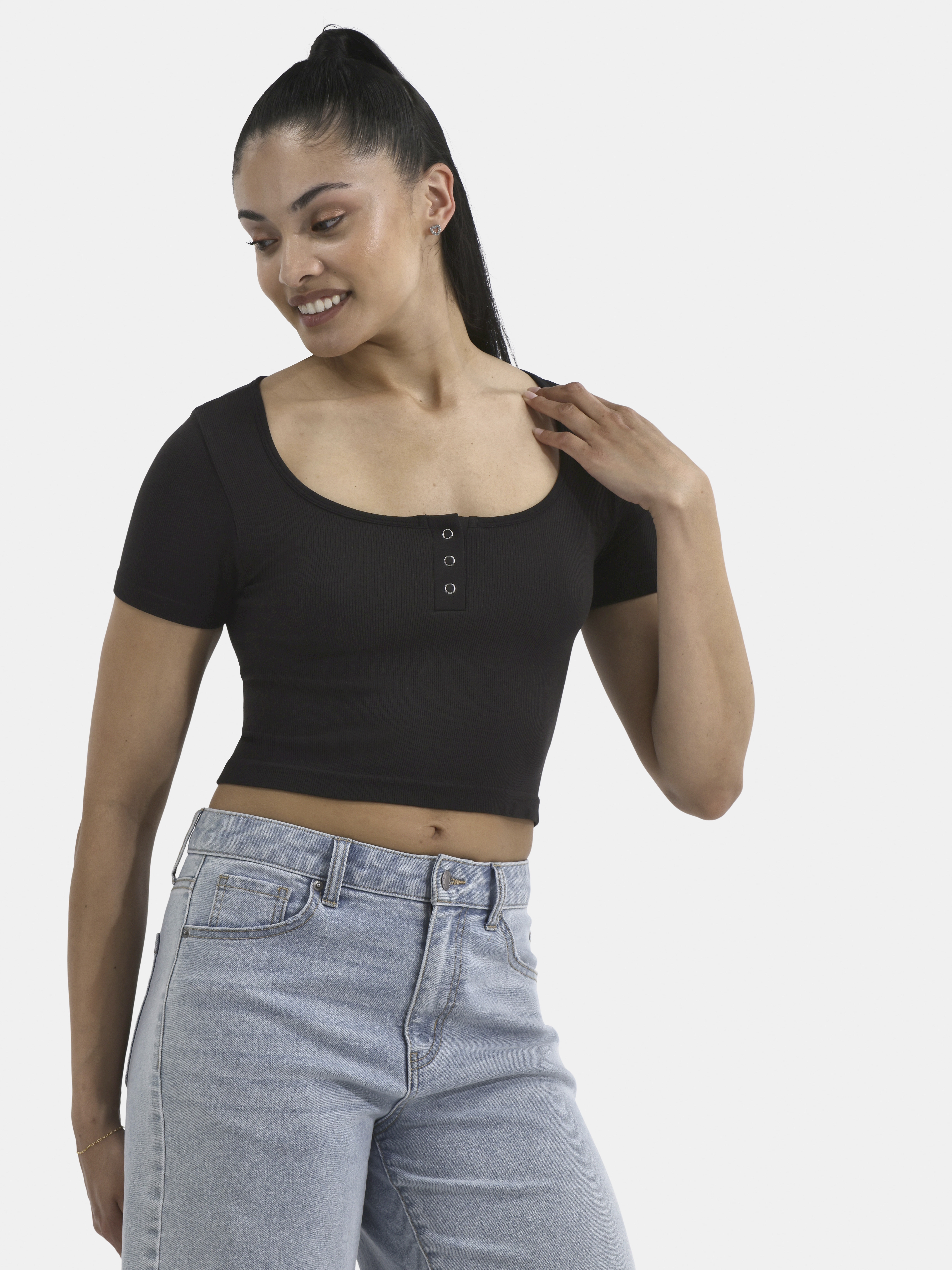 No Boundaries Seamless Scoop Henley Crop Women's Short Sleeve Top with ...