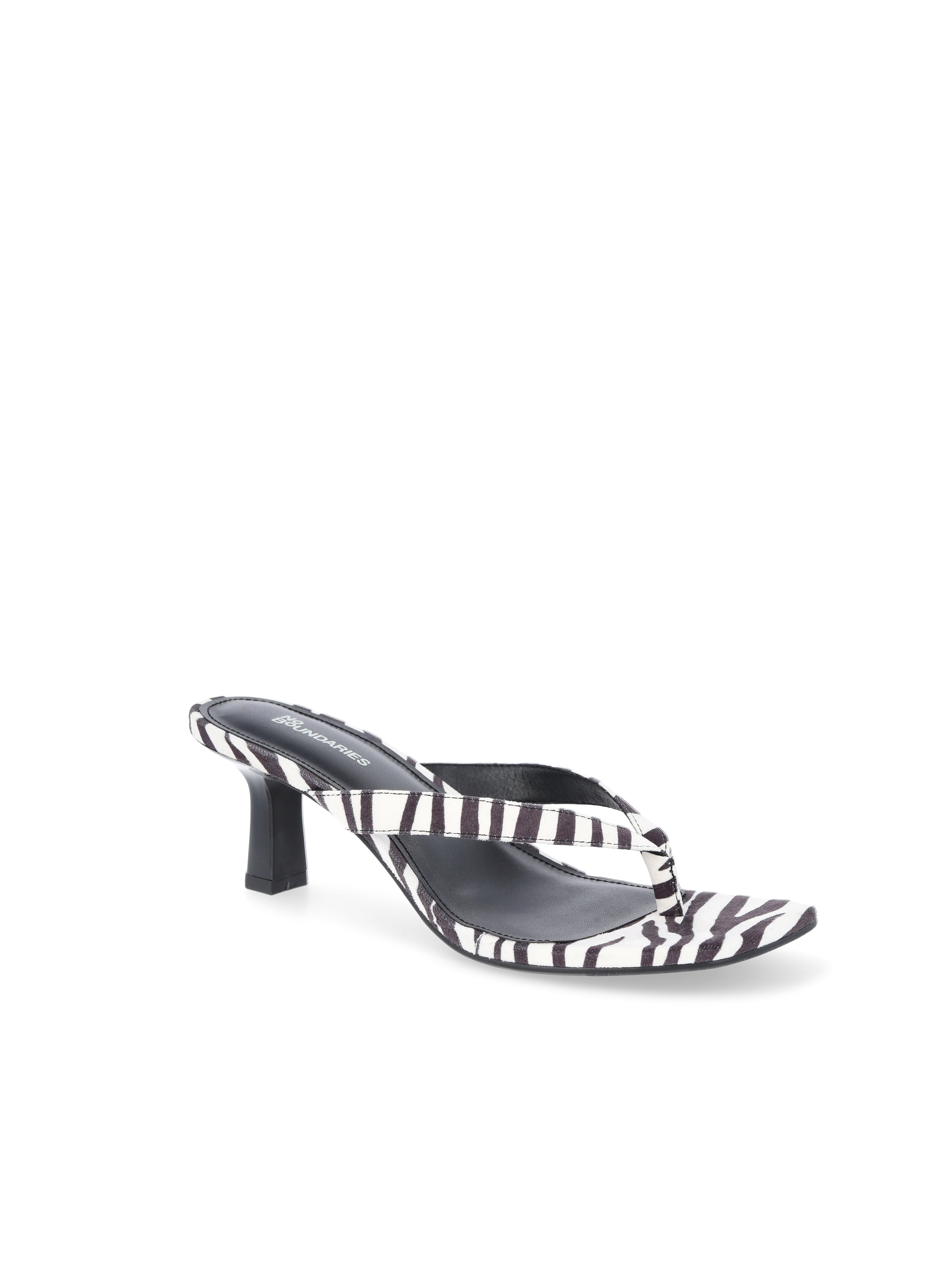 No Boundaries Women's Kitten Heel Thong Sandals - Walmart.com