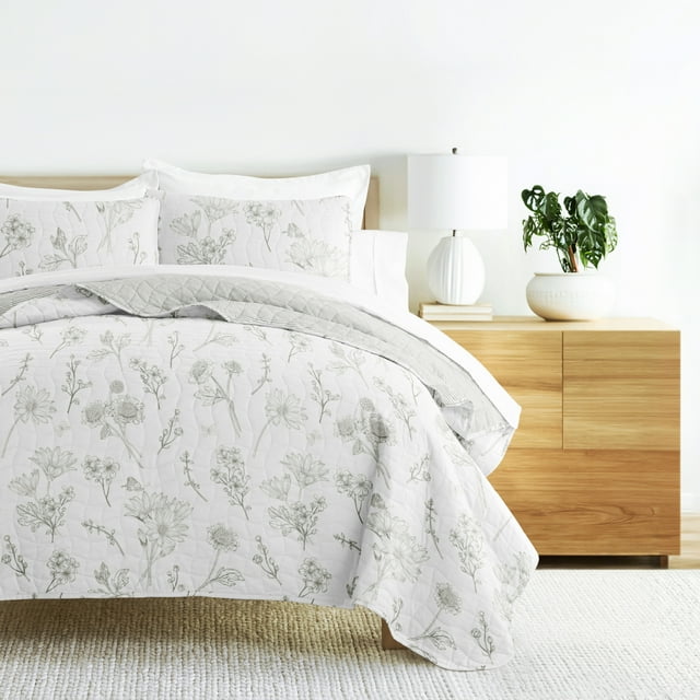 Noble Linens 3-Piece Light Gray Blooming Daisy Reversible Quilt Set ...
