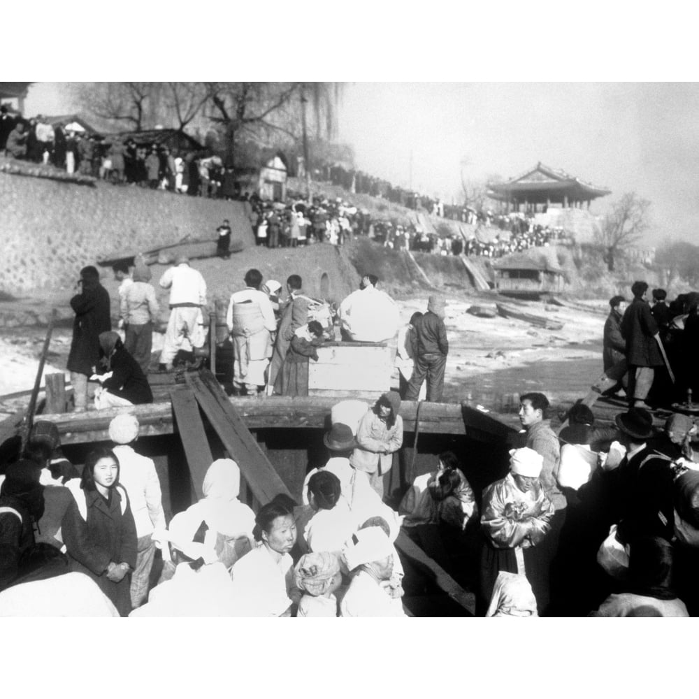 North Korean Refugees Are Evacuated By Ferry Boats On The Taedong River ...