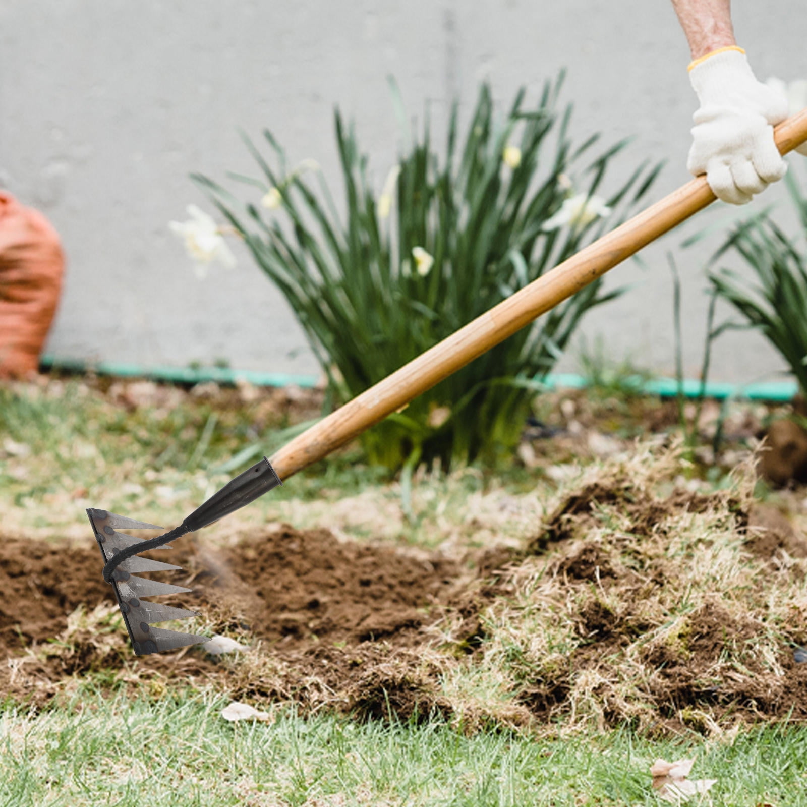 OUNONA Lightweight 6-Tooth Garden Rake Carbon Steel Lawn Leveling Rake ...