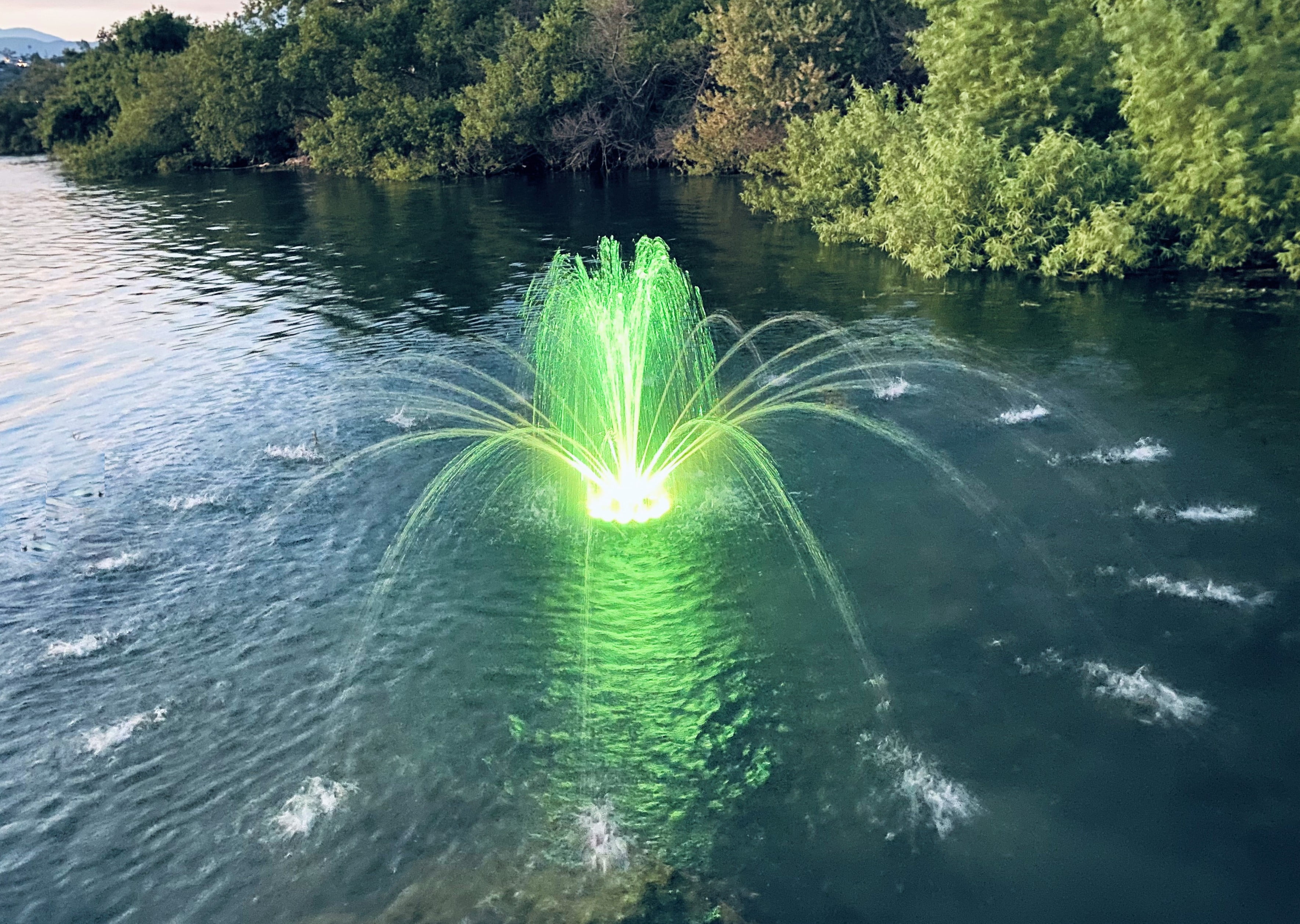 Ocean Mist 1 HP Water Power Floating Pond Fountain with RBG LED ...