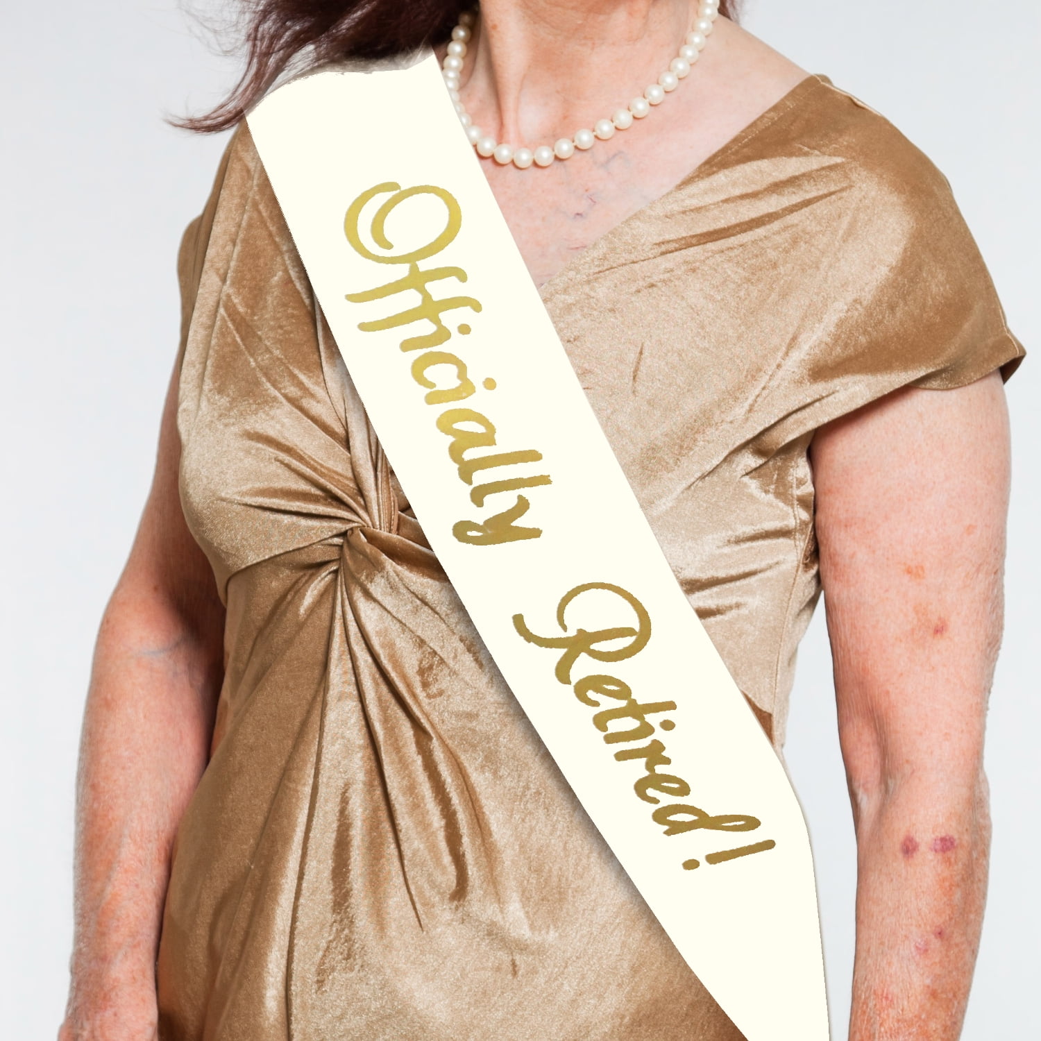 Officially Retired! Sash with Pin – Novelty White Retirement Sash for ...