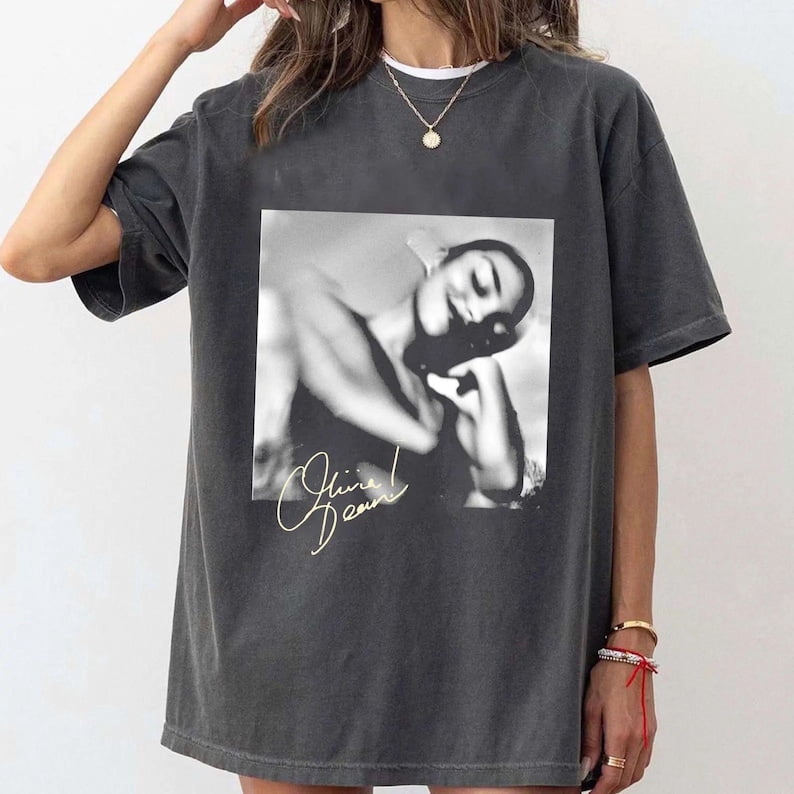 Olivia Dean Merch The Art of Loving LIVE Tour 2025 Olivia Dean tee ...