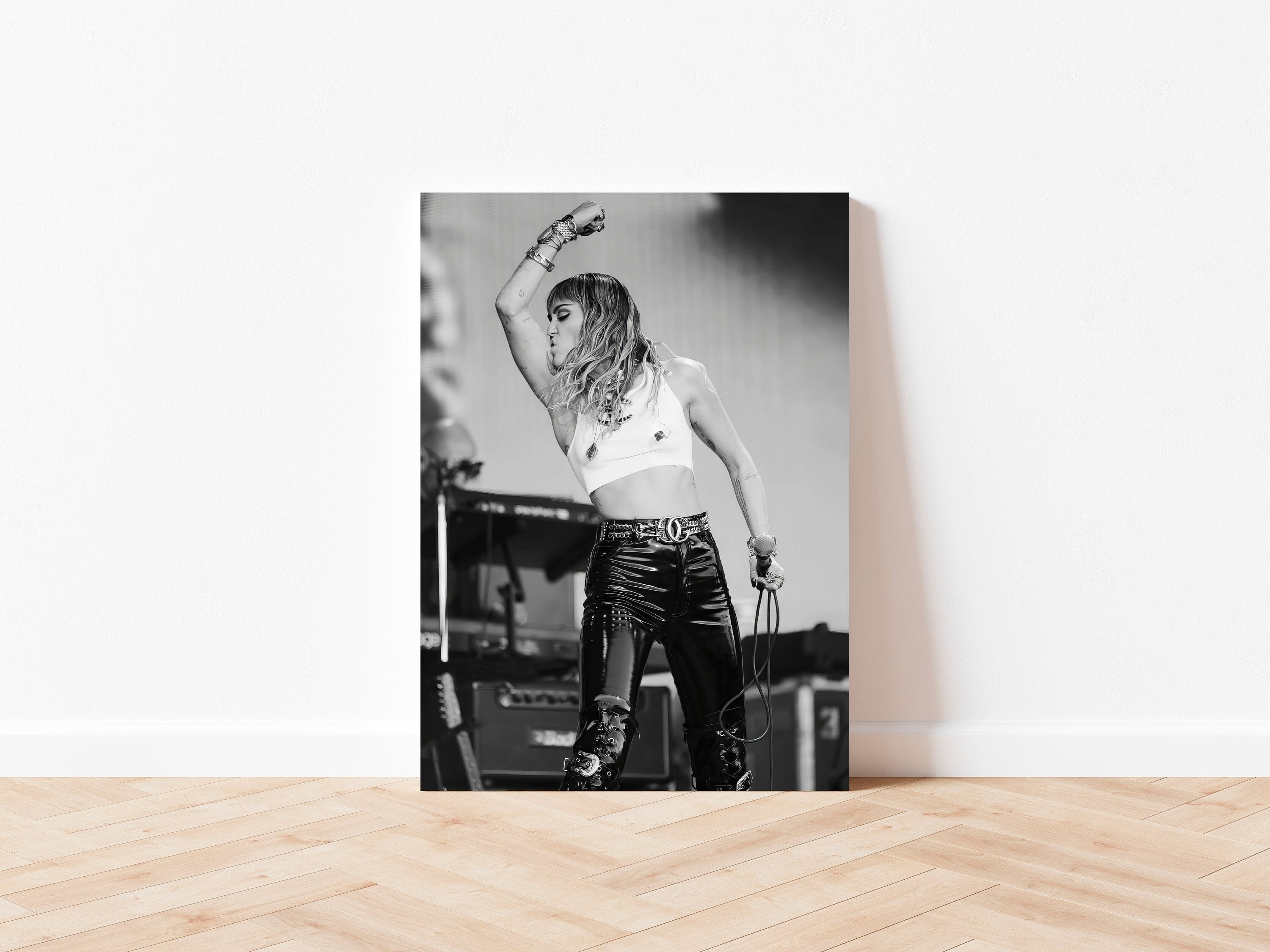 Onimhouse Poster Miley Cyrus Live Concert Performance Print Singer ...
