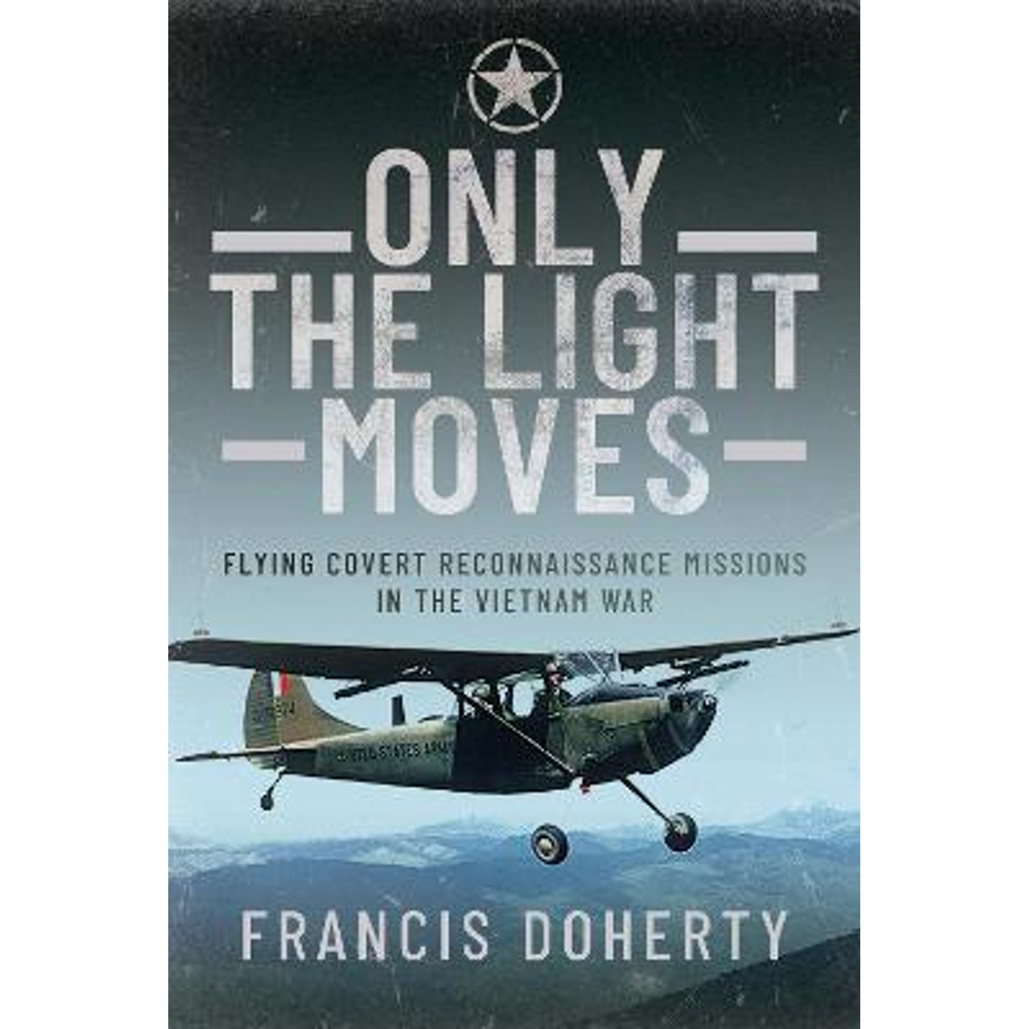 Pre-Owned Only the Light Moves : Flying Covert Reconnaissance Missions ...