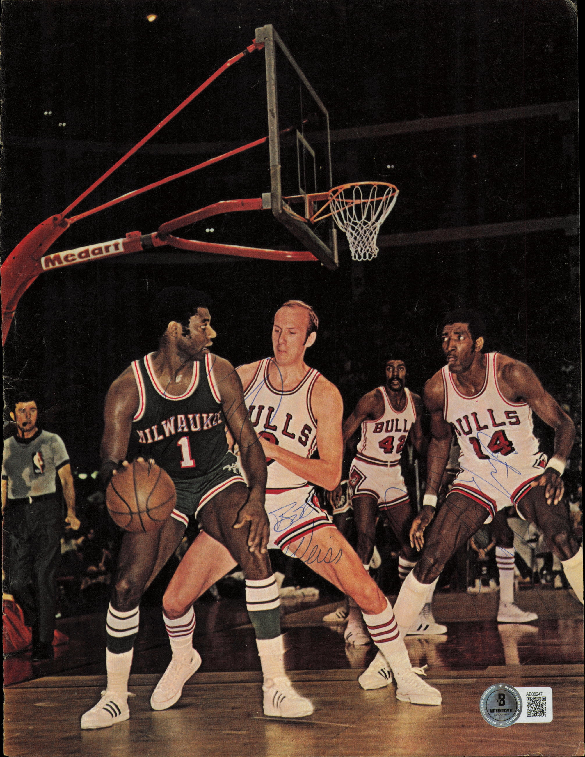 Oscar Robertson, Clifford Ray & Bob Weiss Autographed 8x11 Magazine ...