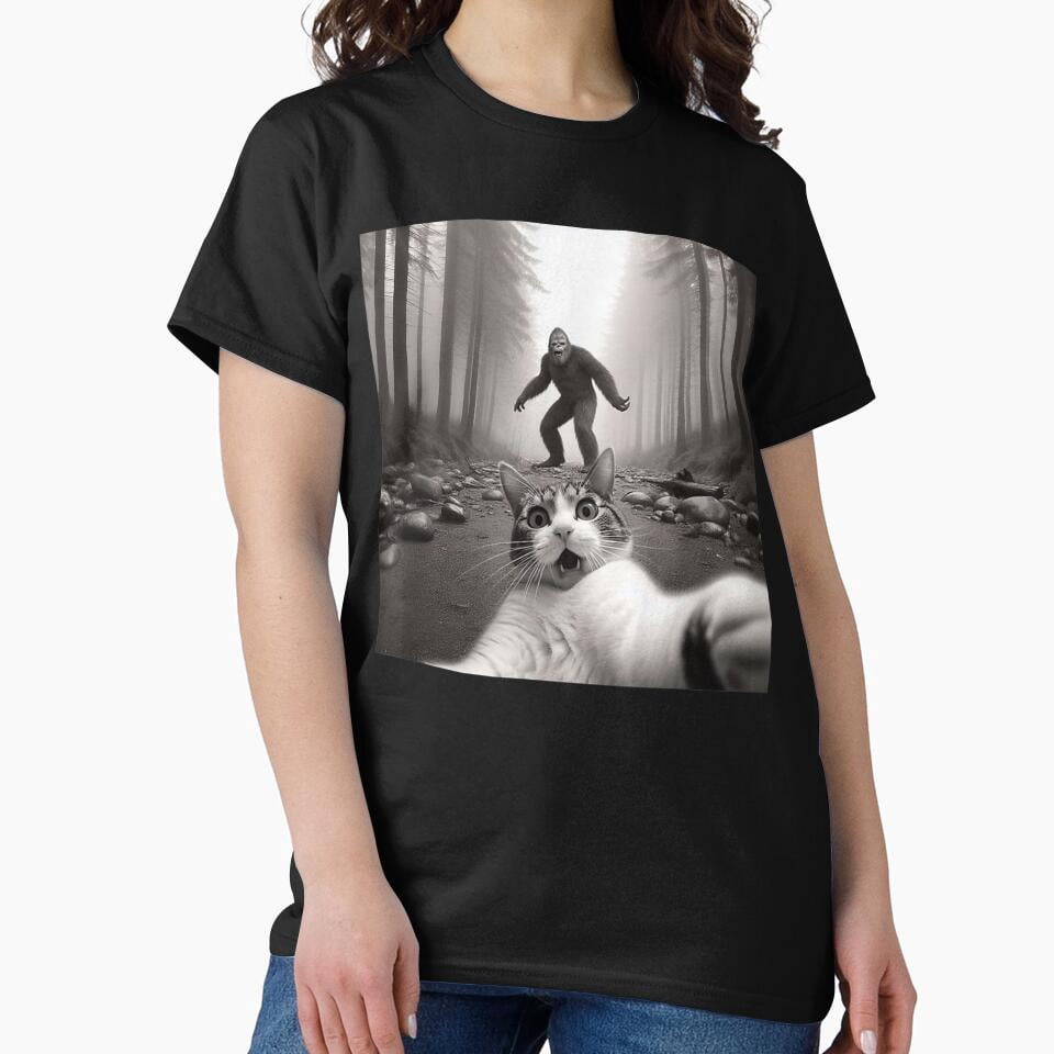 Osec Funny Surprised Scared Cat Selfie With Sasquatsch Bigfoot T-Shirt ...