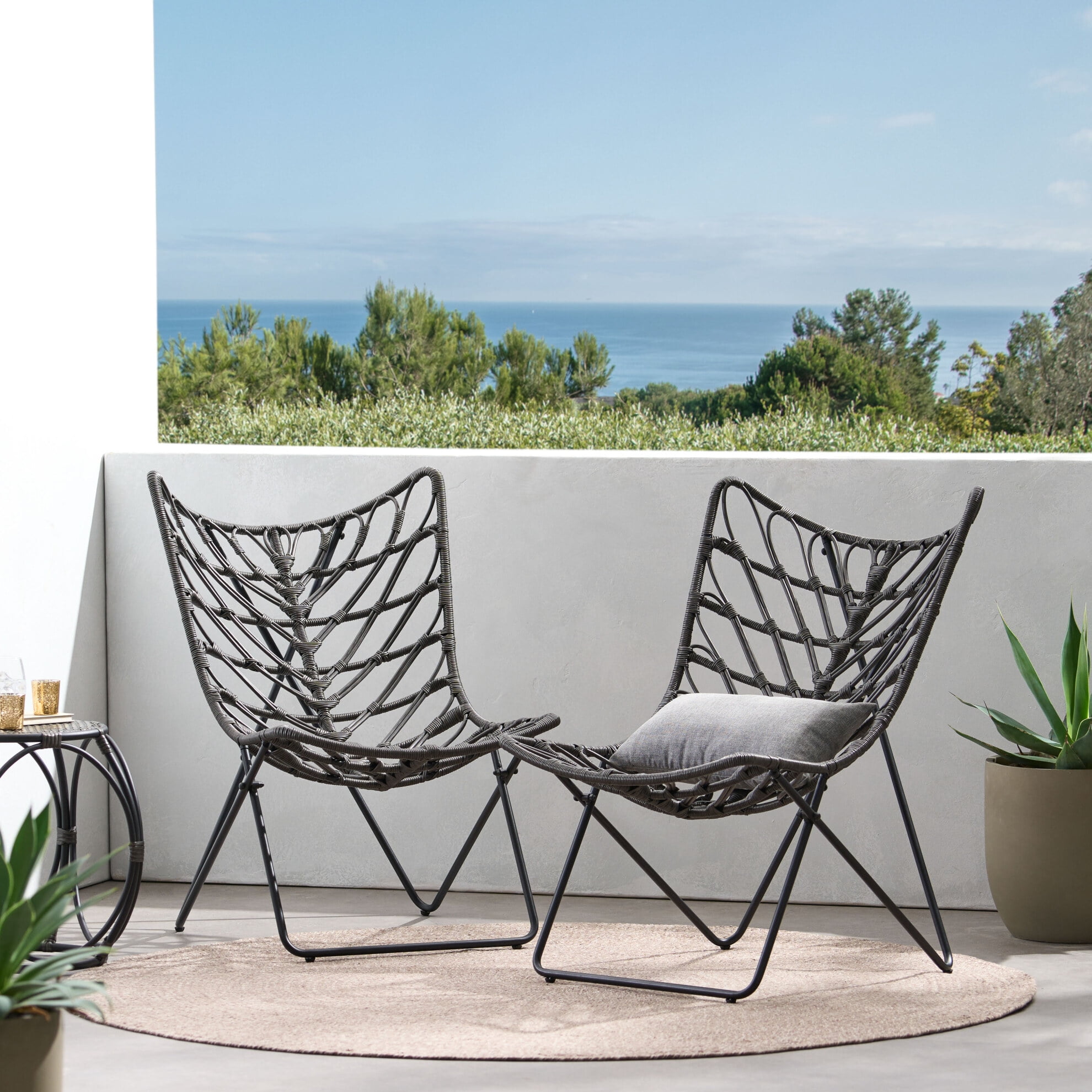 Outdoor Resin Dining Chair - Heavy-Duty All-Weather Construction with ...