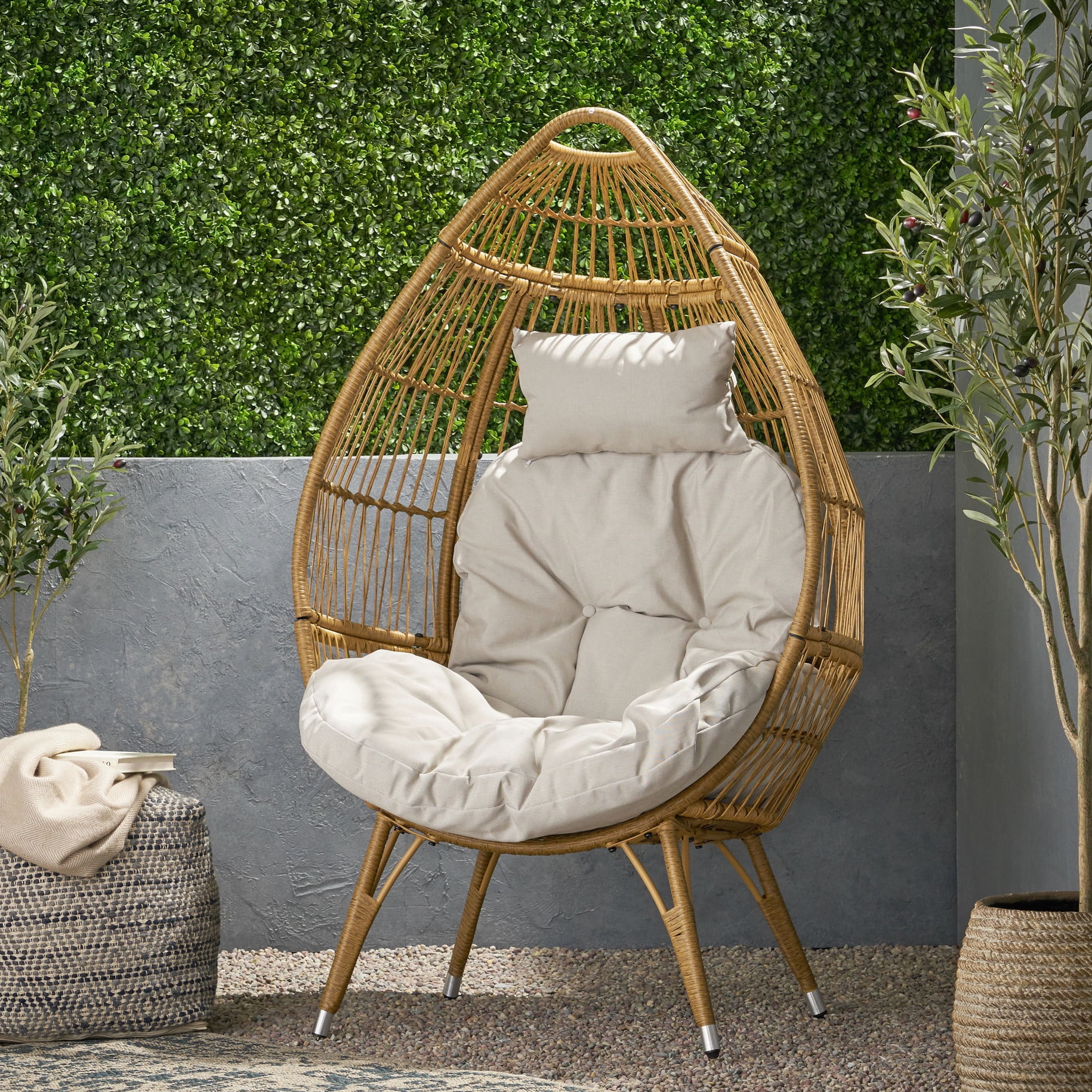 Outdoor Teardrop Chair | Beautiful Wicker Design | Sturdy Frame with ...