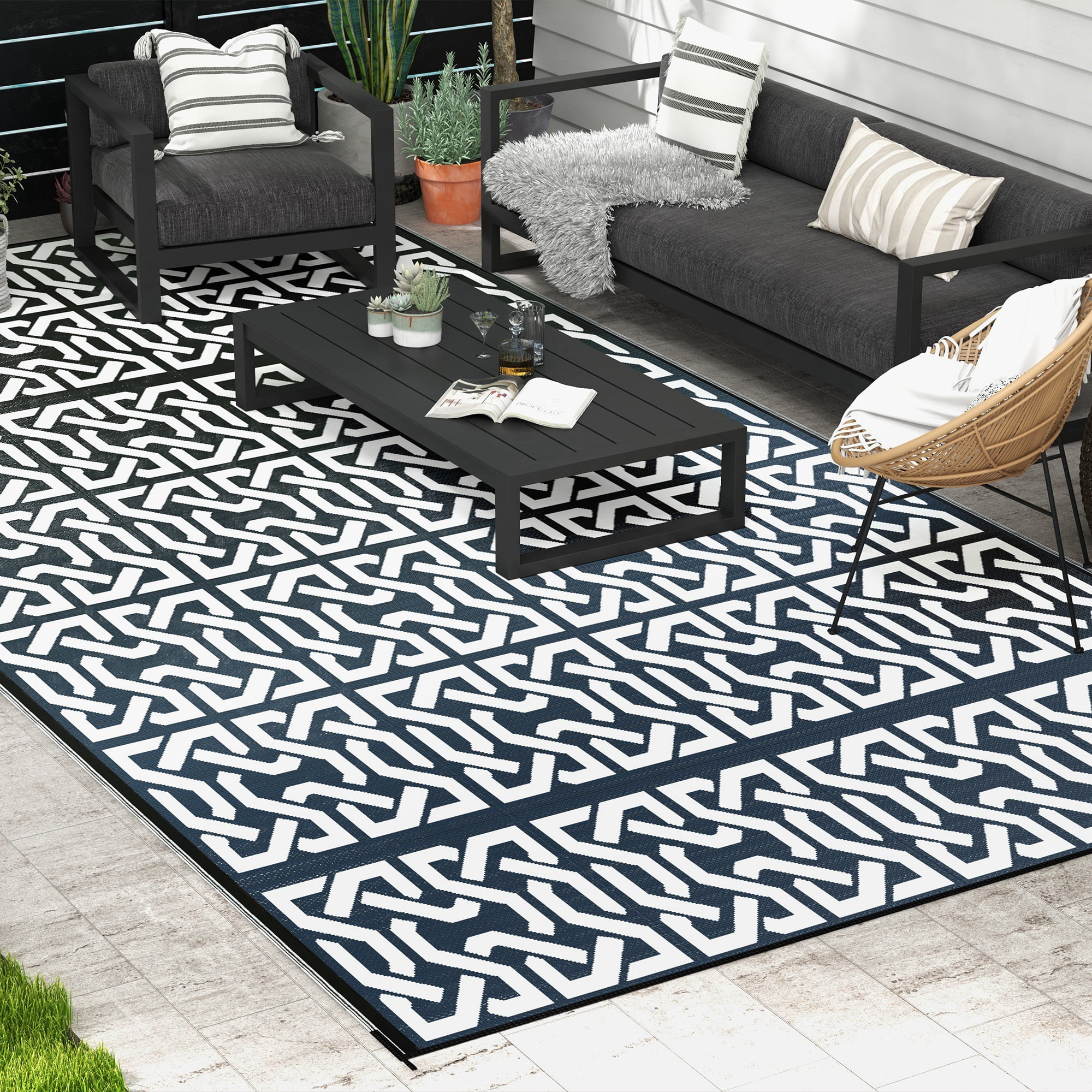 Outsunny Black and White Chain Loop Buckle Chain Outdoor Rug, 9' x 12 ...