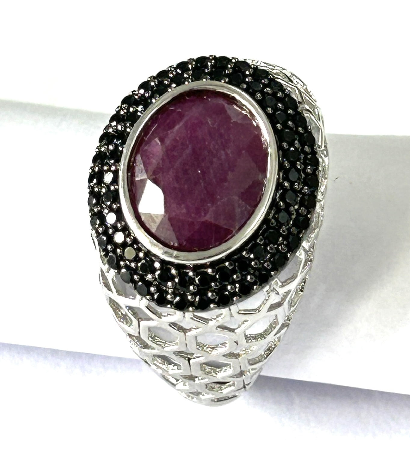 Oval Shape Indian Ruby And Black Spinel Solitaire with Accents Wedding ...