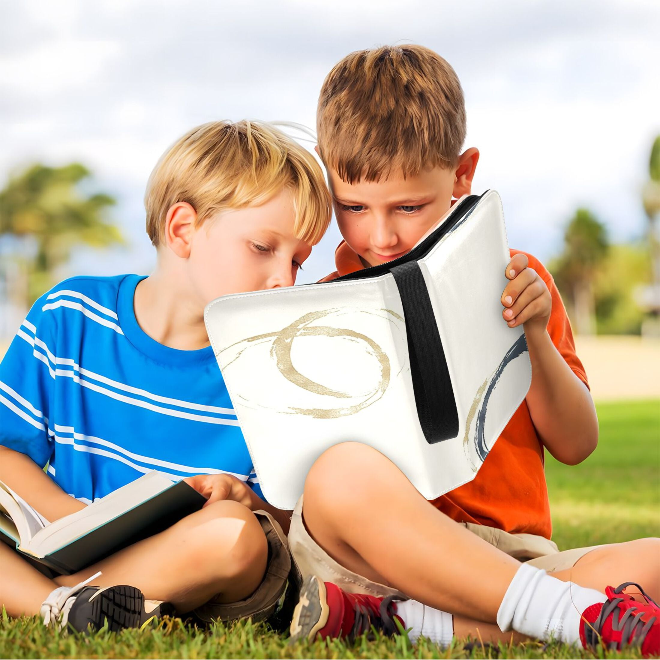 Overlapping Circles Game Card Storage Case with 400 Slots, Waterproof ...