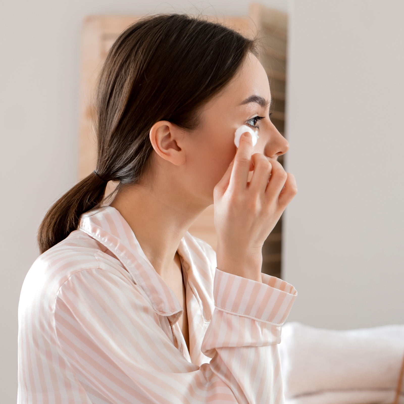 PAMINGONO 400Pcs Cotton Balls Small for Makeup Application and Removal ...