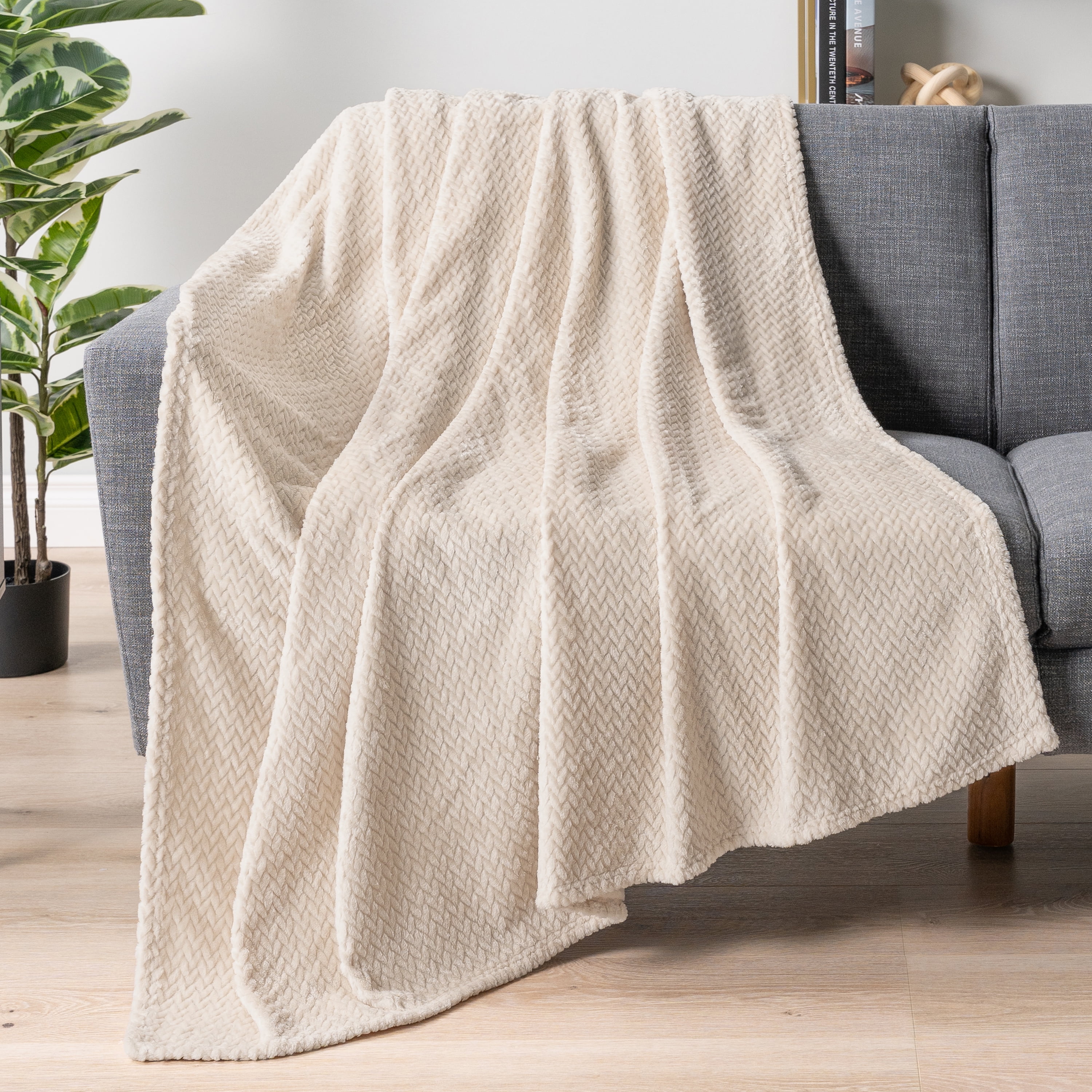 PAVILIA Soft Fleece Ivory Cream Throw Blanket for Couch, Lightweight ...