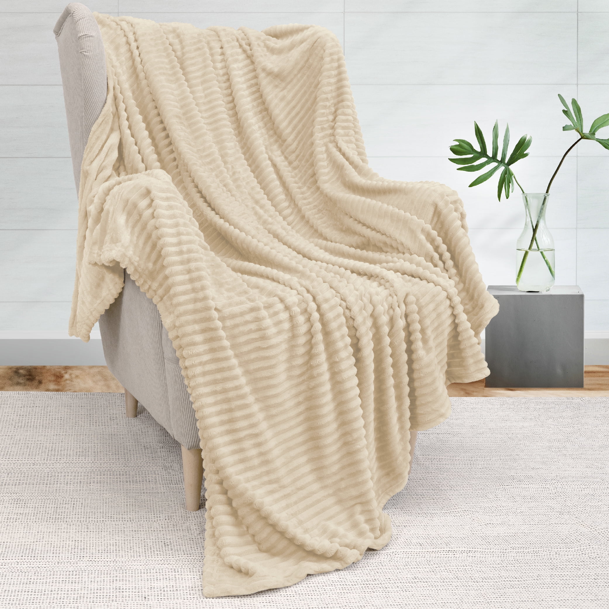 PAVILIA Super Soft Fleece Throw Blanket Cream Beige, Luxury Fuzzy Plush ...