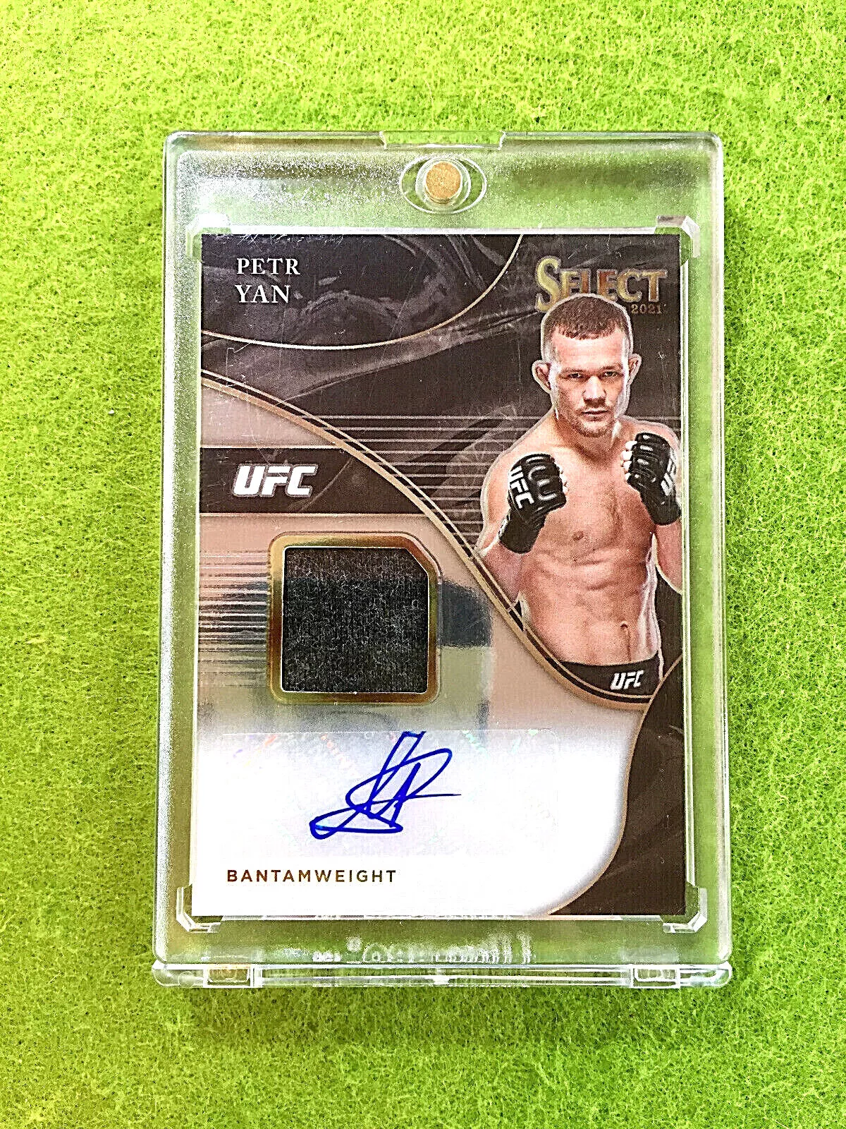 PETR YAN AUTO PATCH CARD AUTOGRAPH UFC 2021 Panini Select Petr Yan UFC ...
