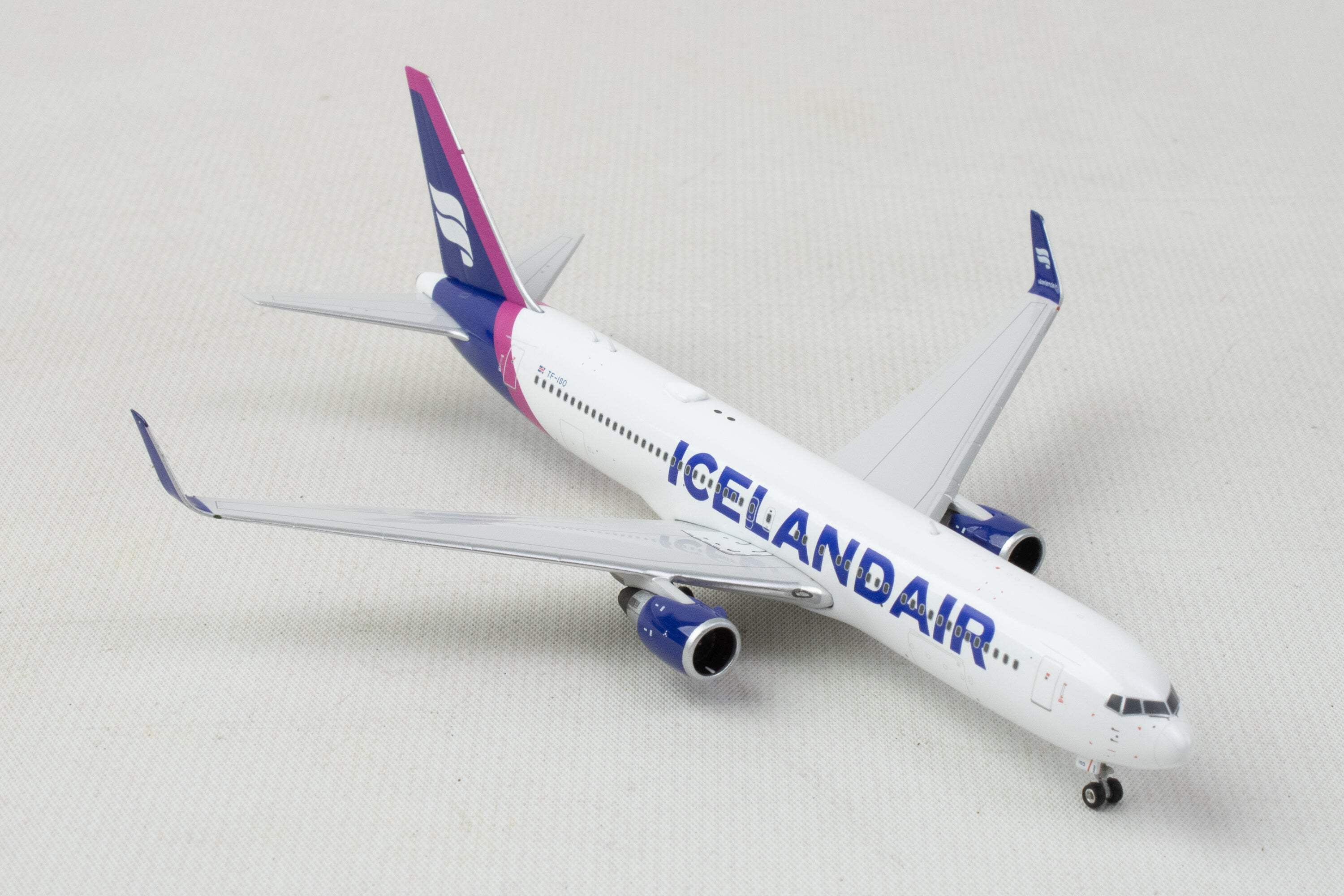 PHOENIX ICELANDAIR 767-300ER 1/400 REG#TF-ISO MAGENTA (**) - Walmart.com
