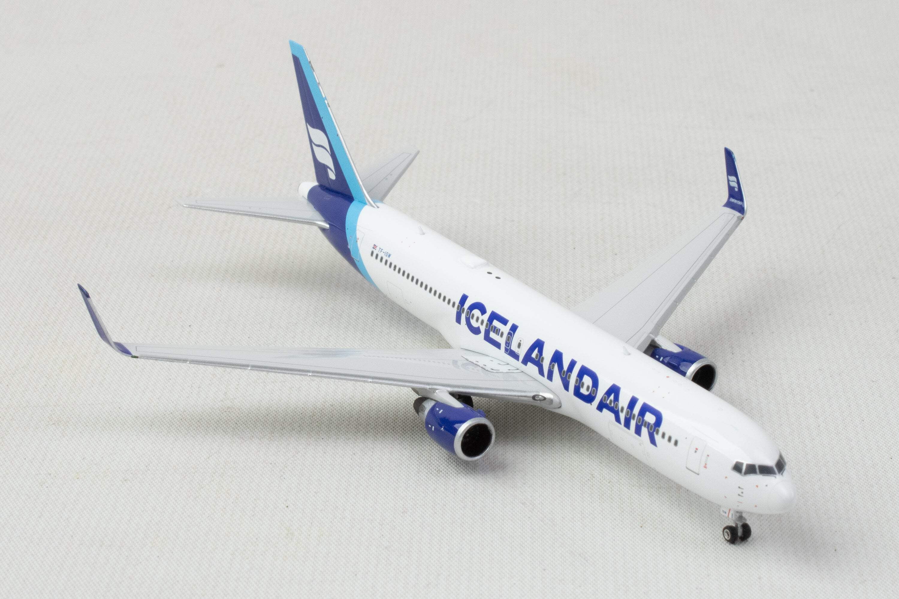PHOENIX ICELANDAIR 767-300ER 1/400 REG#TF-ISW BOREAL BLUE ** - Walmart.com