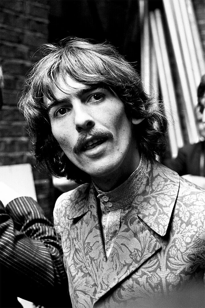 POSTER George Harrison Smiling British Musician Wall Art Home Decor ...