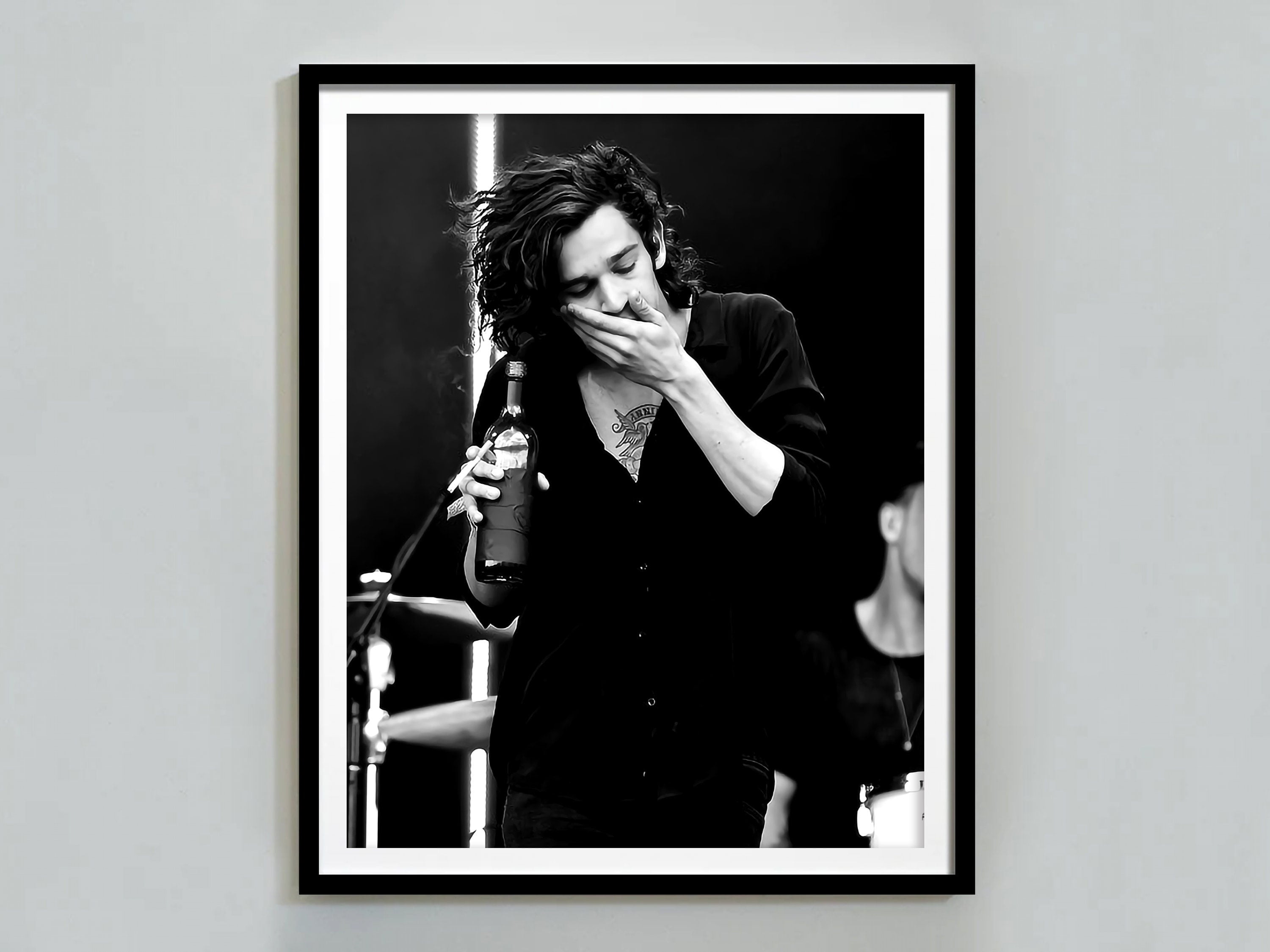 POSTER Matty Healy Drinking Wine Print, The 1975 Poster, Black and ...