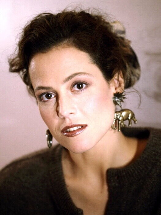 POSTER Sigourney Weaver Portrait Young Beautiful Rare Decor WALL POSTER ...