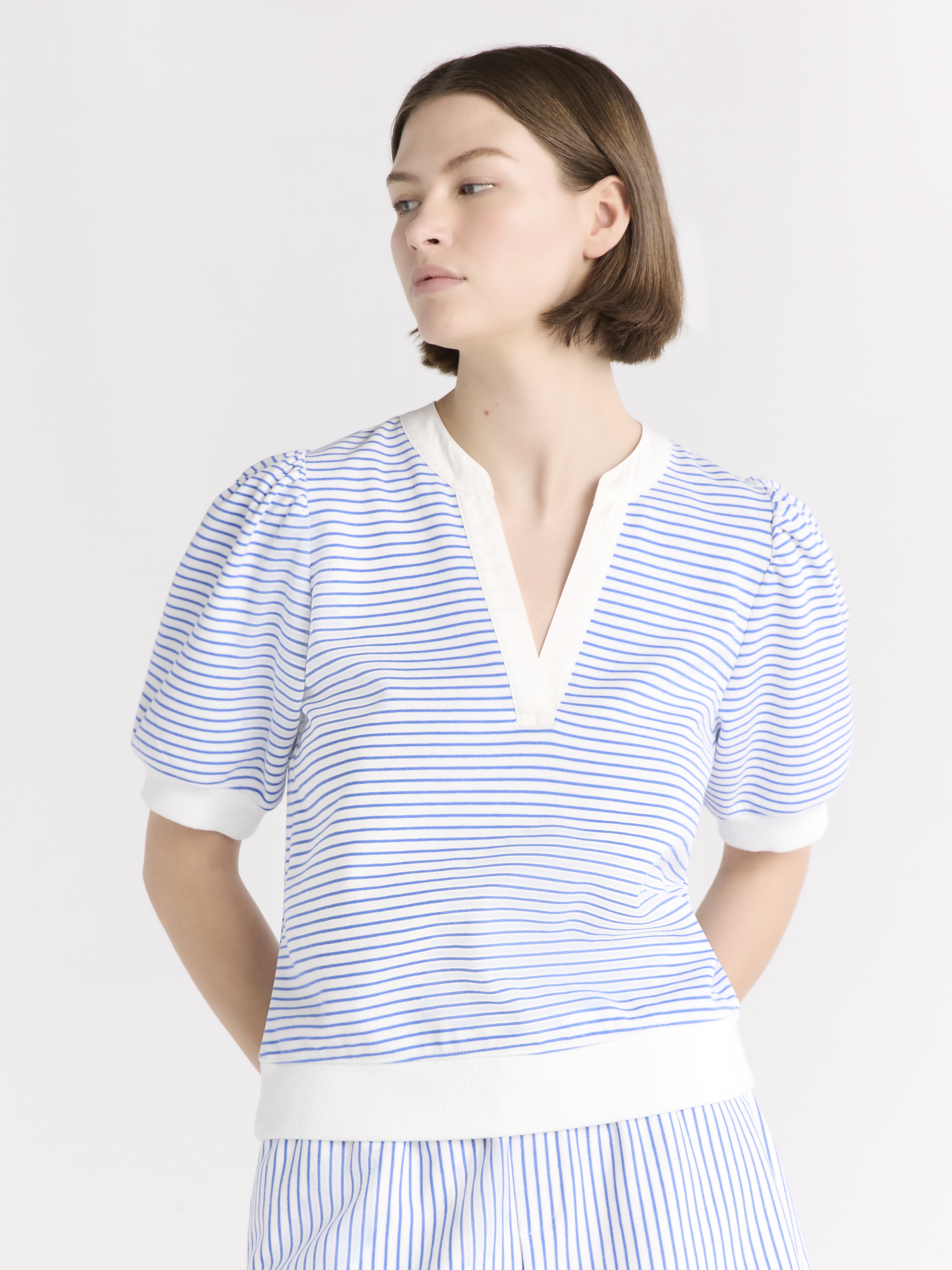 Free Assembly Women's Puff Sleeve Sweatshirt, Sizes XS-XXL - Walmart.com