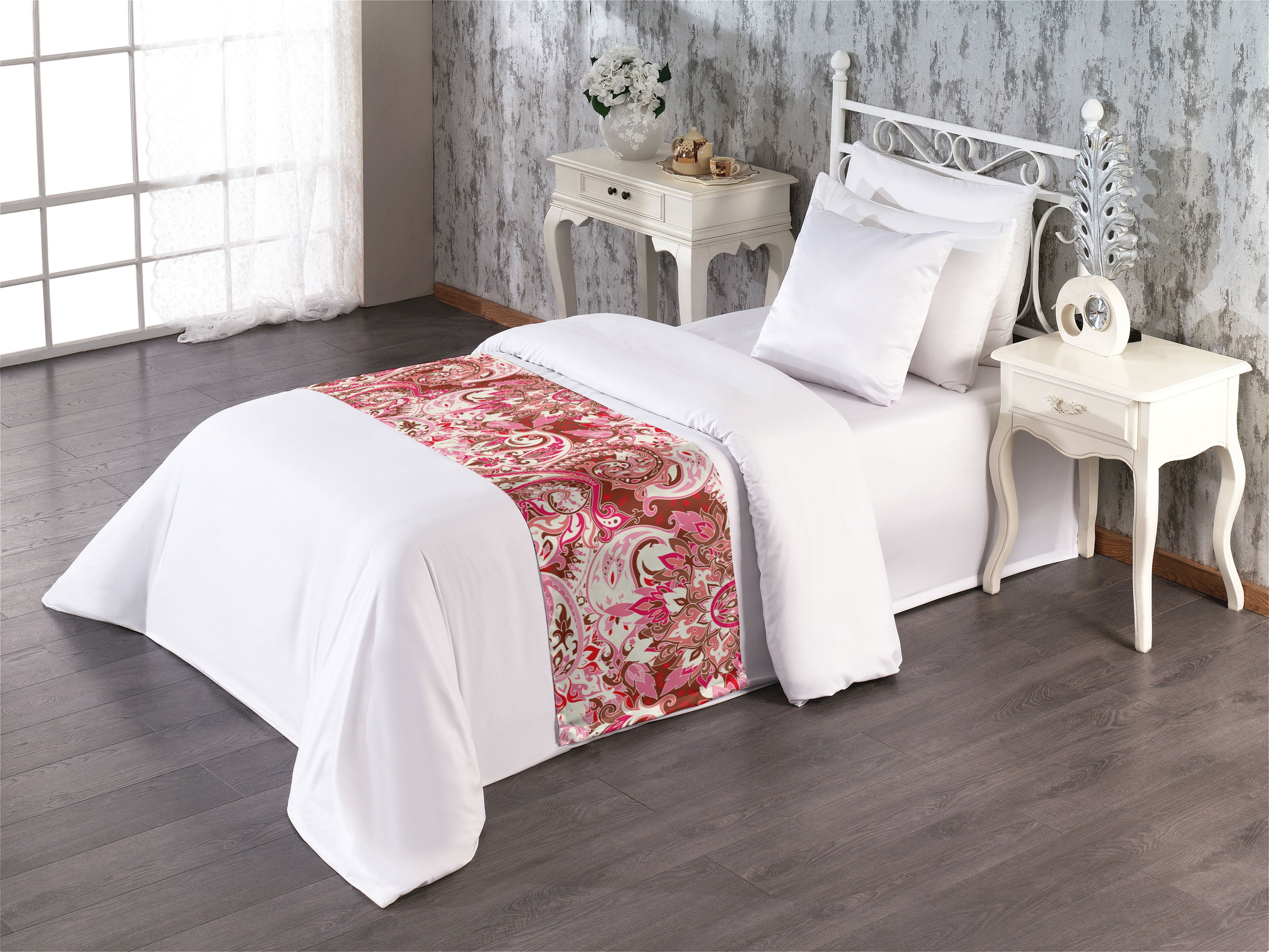 Paisley Bed Runner, Modern Colors Flowers Vintage Botany Inspirations ...