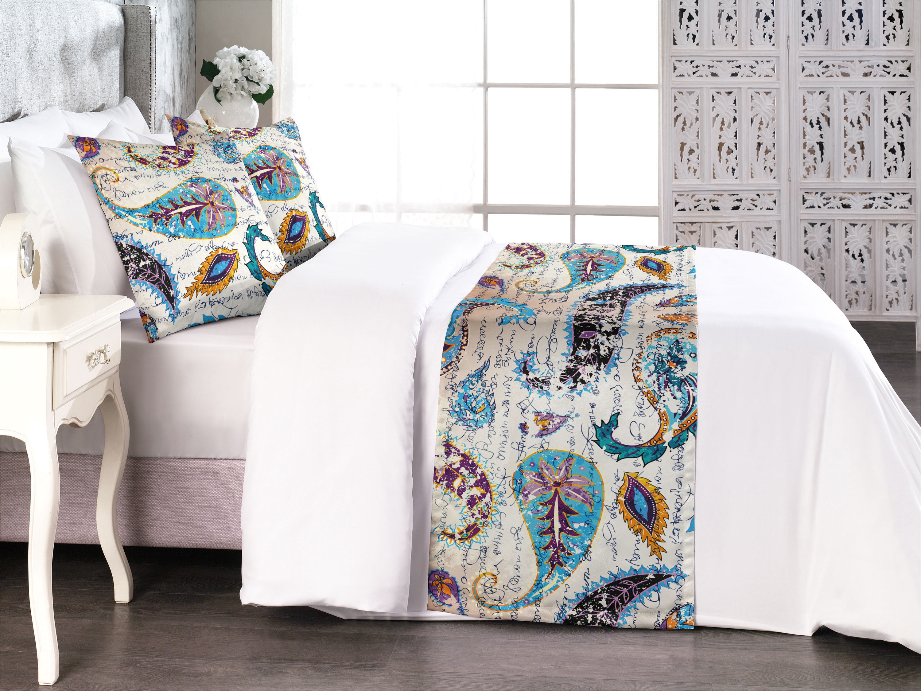 Paisley Bed Runner Set, Romance Themed Letter Background and Oriental ...