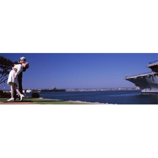 Panoramic Images Kiss between sailor and nurse sculpture Unconditional ...