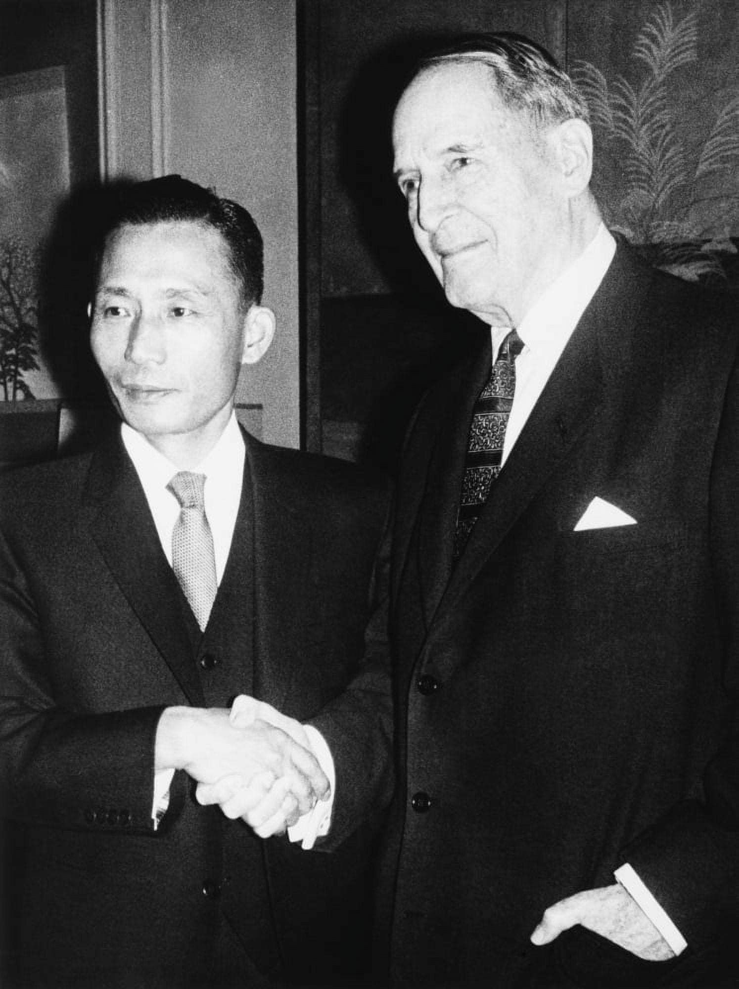 Park Chung-Hee And Retired General Douglas Macarthur Shake Hands. They ...