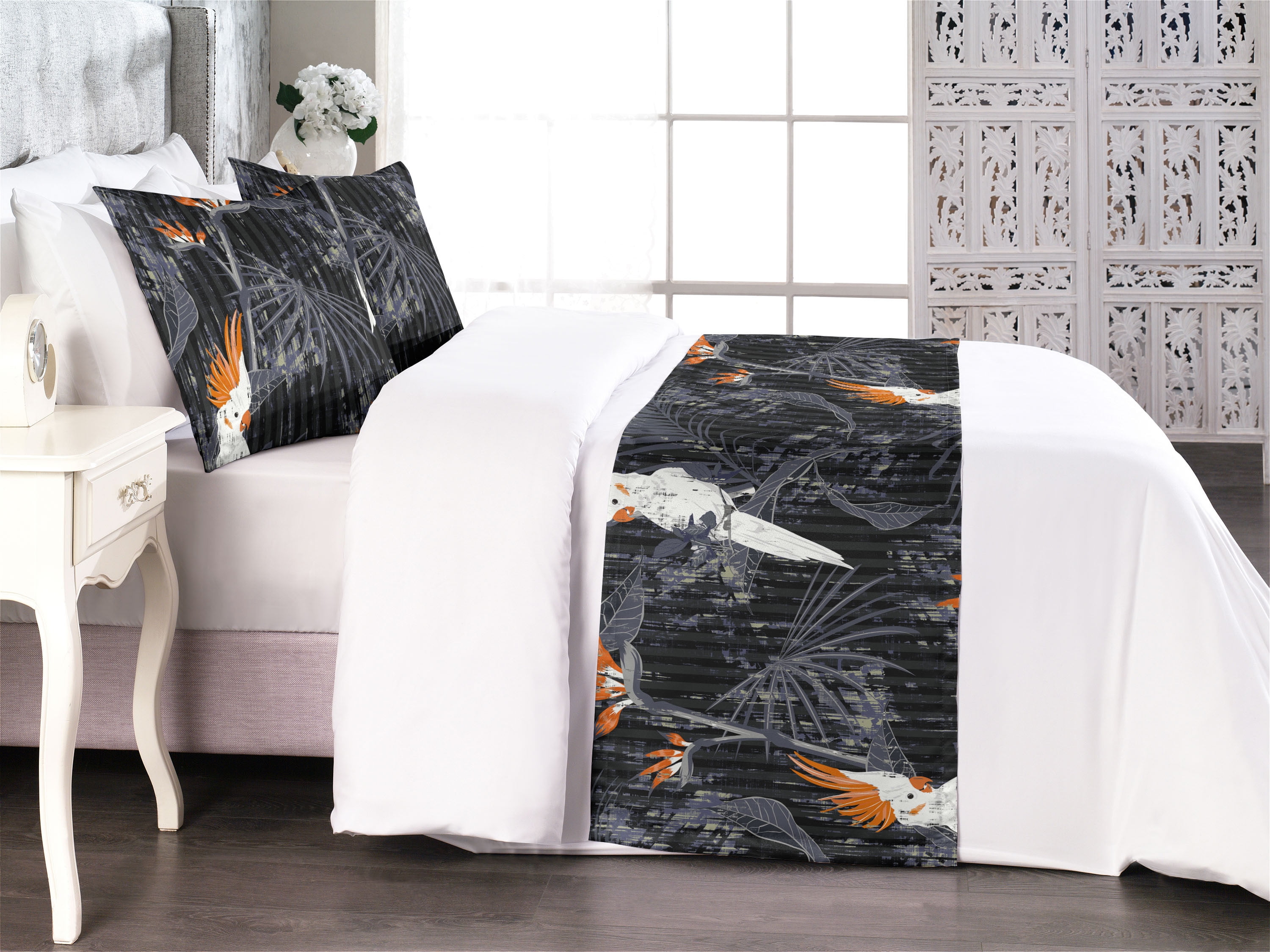 Parrot Pattern Bed Runner Set, Night Forest Themed Monstera Leaves and ...