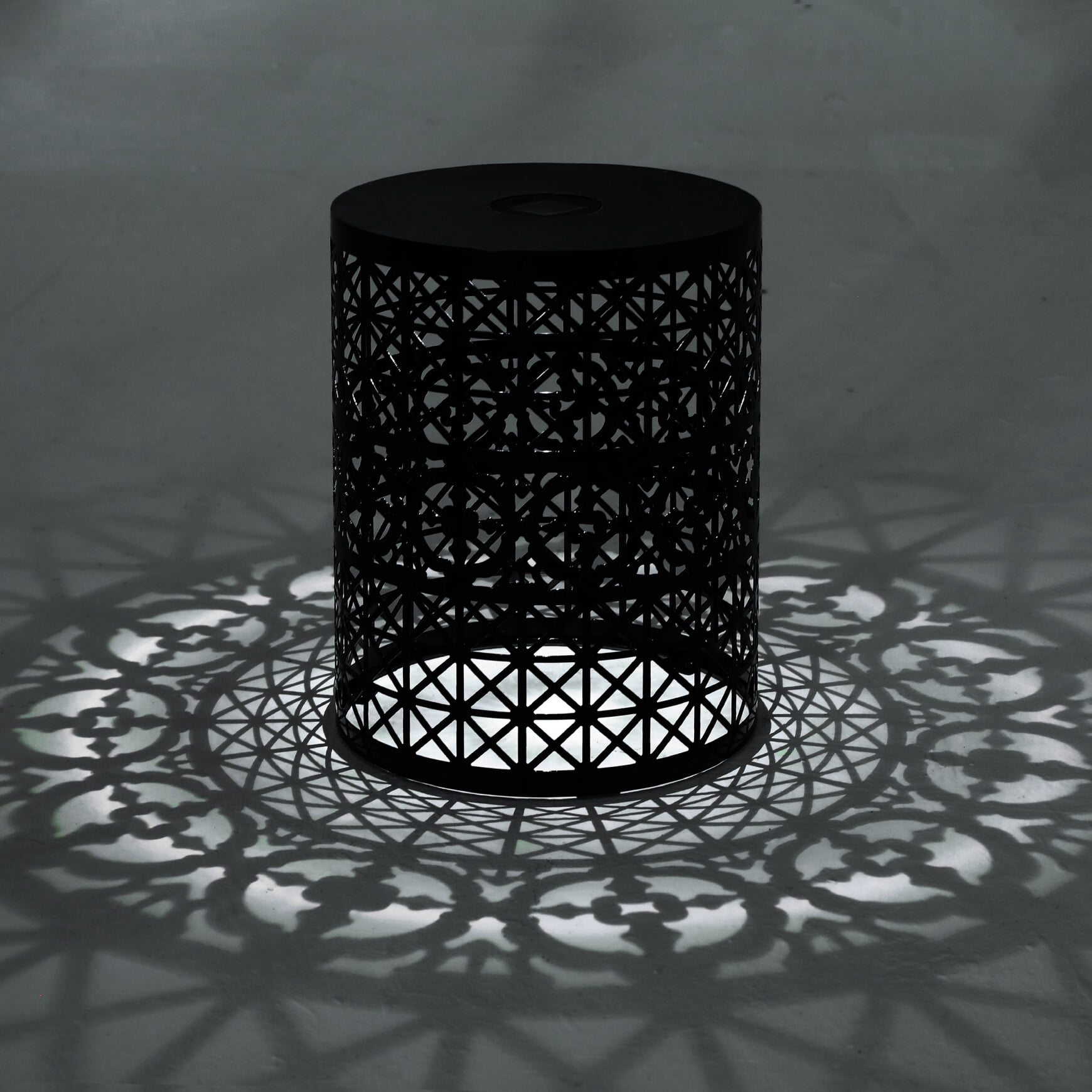Patio Side End Table with Solar Powered Light, Round Patio End Table ...