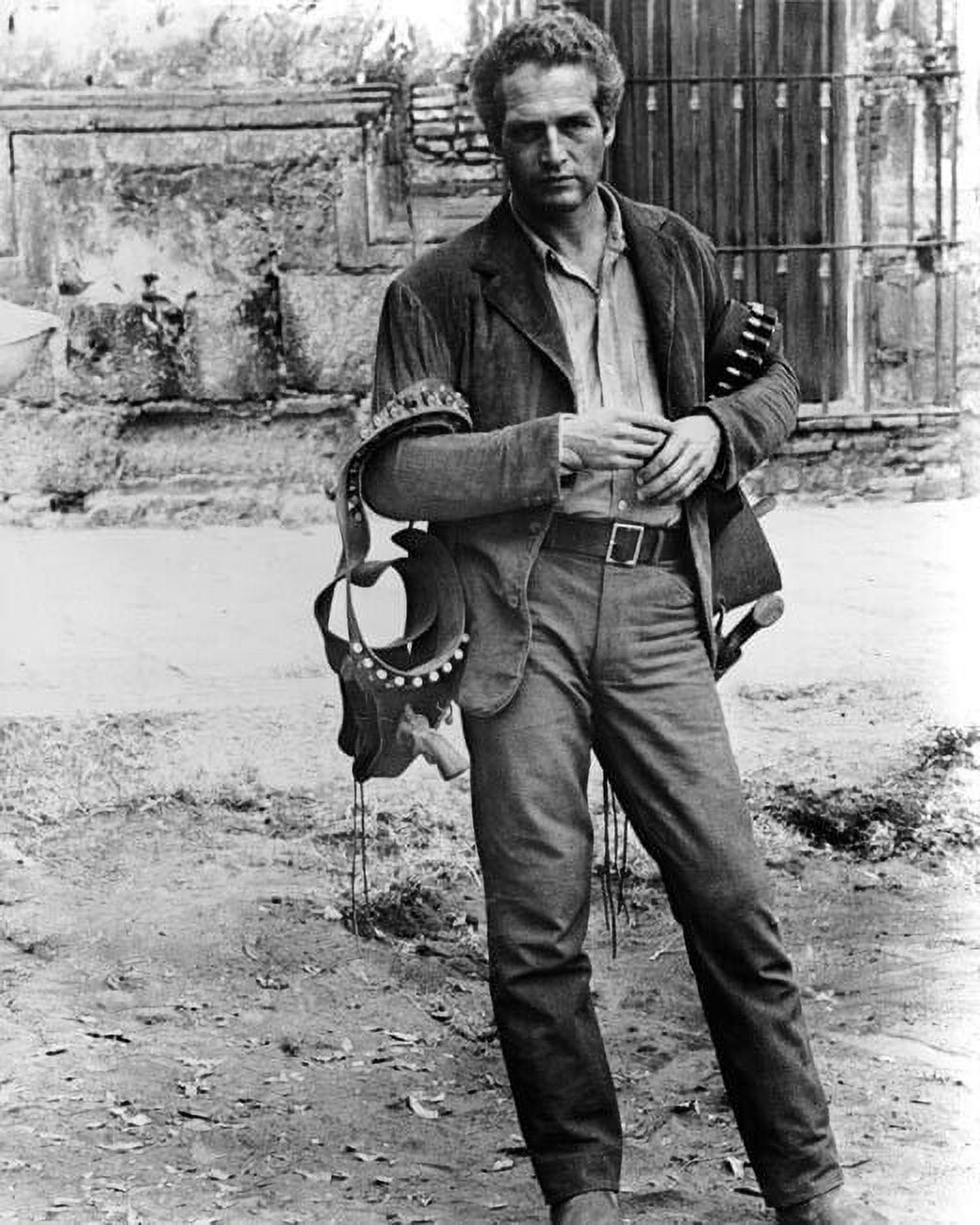 Paul Newman carries 2 gunbelts full length as Butch Cassidy Poster 4x6 ...