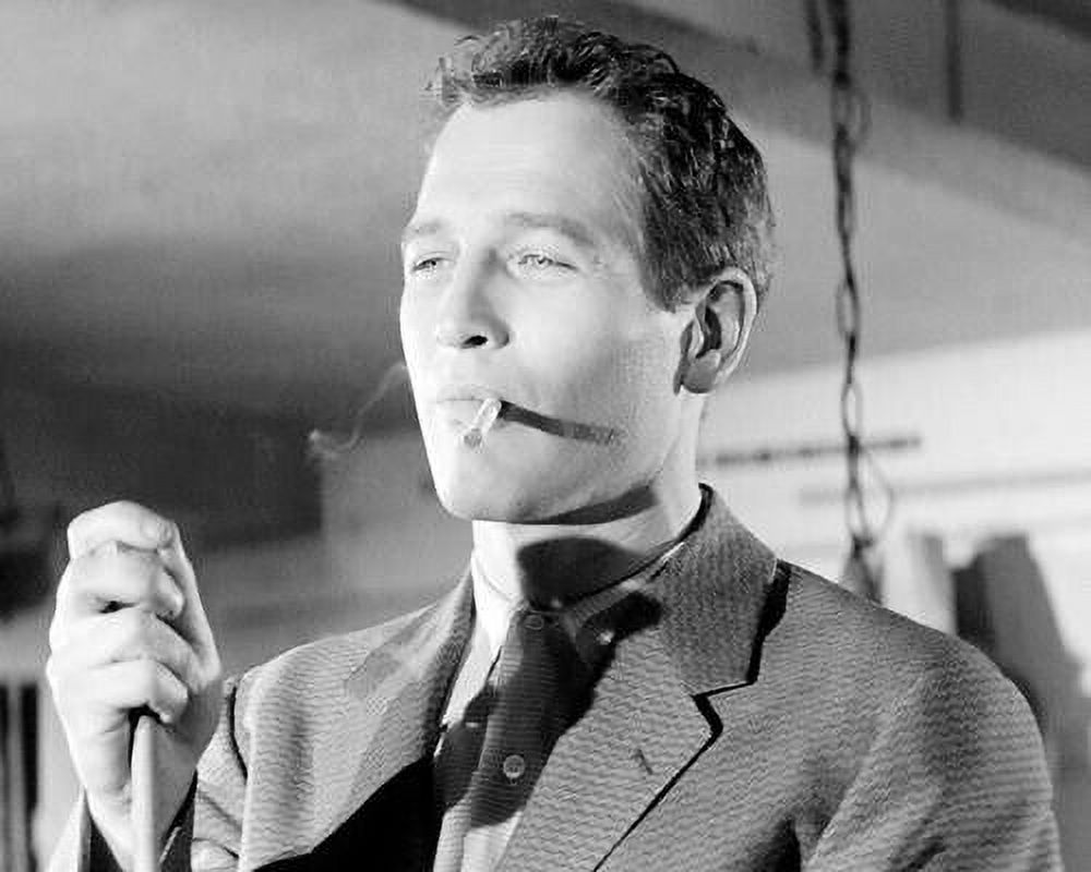 Paul Newman smokes as he chalks pool cue The Hustler 24x36 inch wall ...