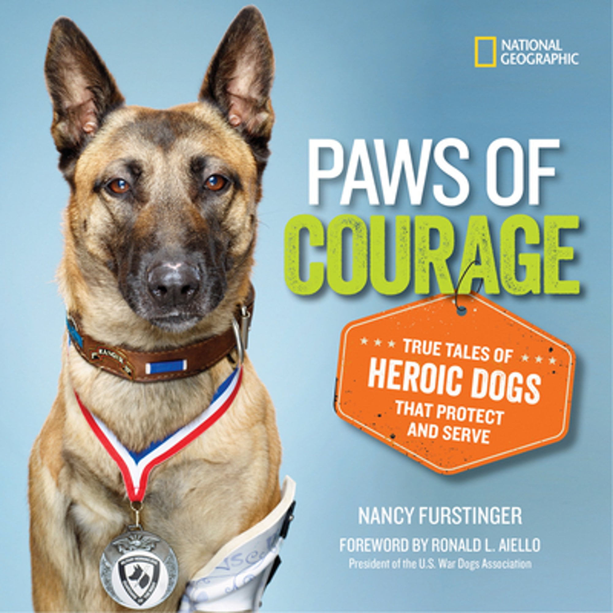 Pre-Owned Paws of Courage: True Tales Heroic Dogs that Protect and ...