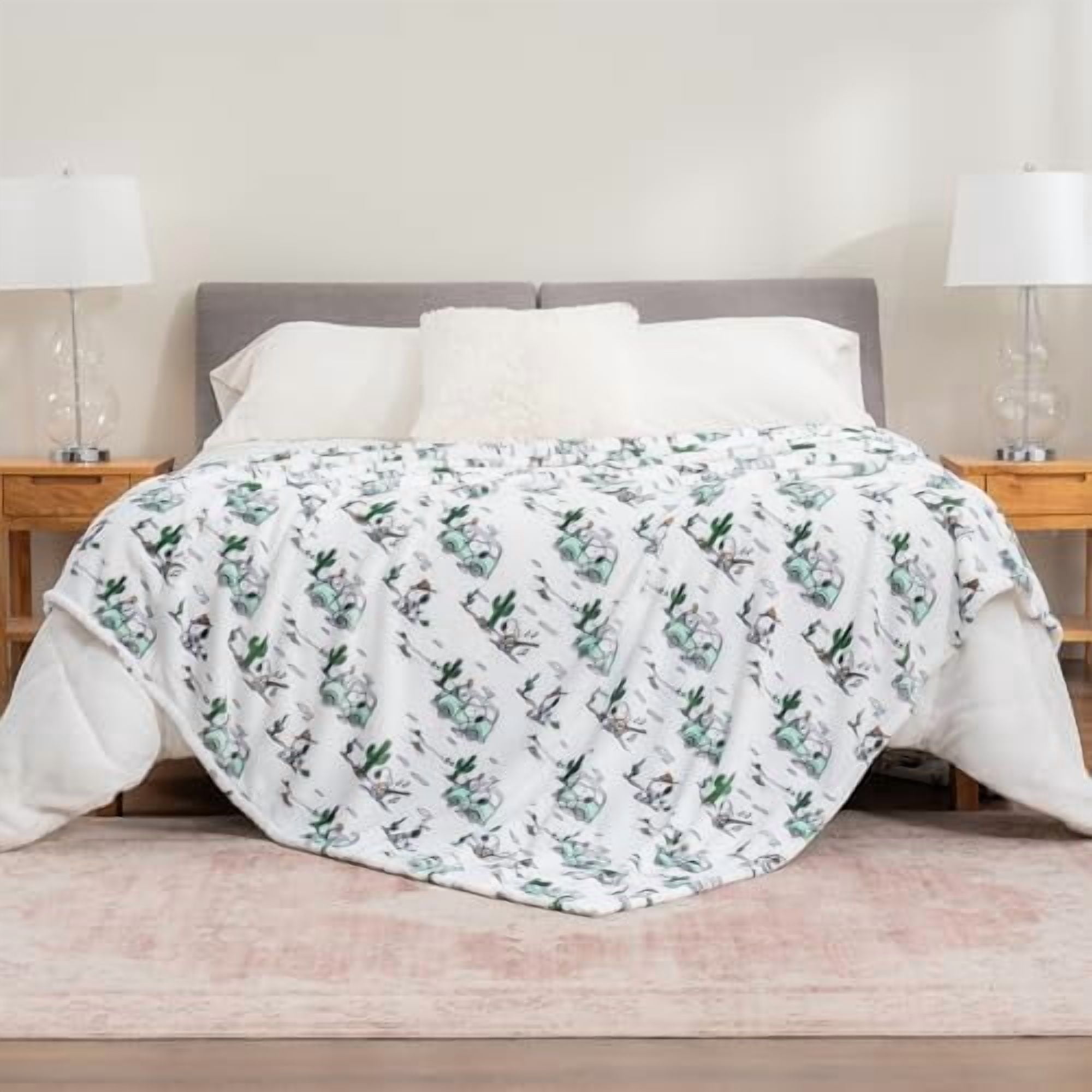 Peanuts® VelvetLoft® Cute Character Snoopy Plush Blanket,Snoopy Desert ...