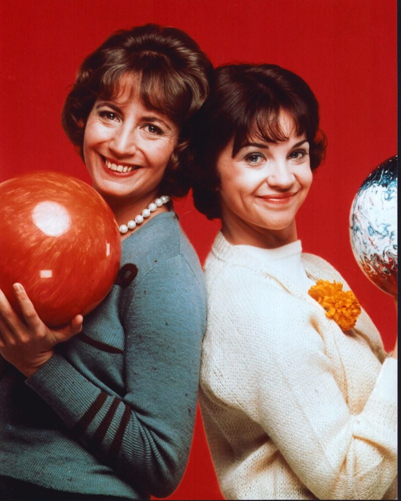 Penny Marshall And Cindy Williams With Bowling Balls For Laverne ...