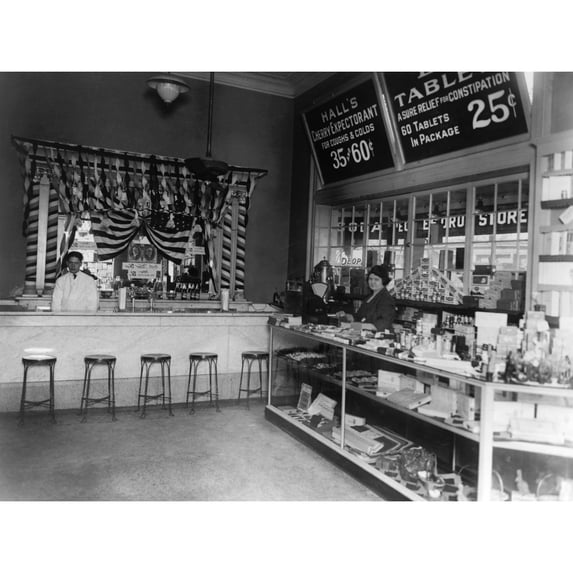 People'S Drug Store. Ninterior Of People'S Drug Store Chain With An ...