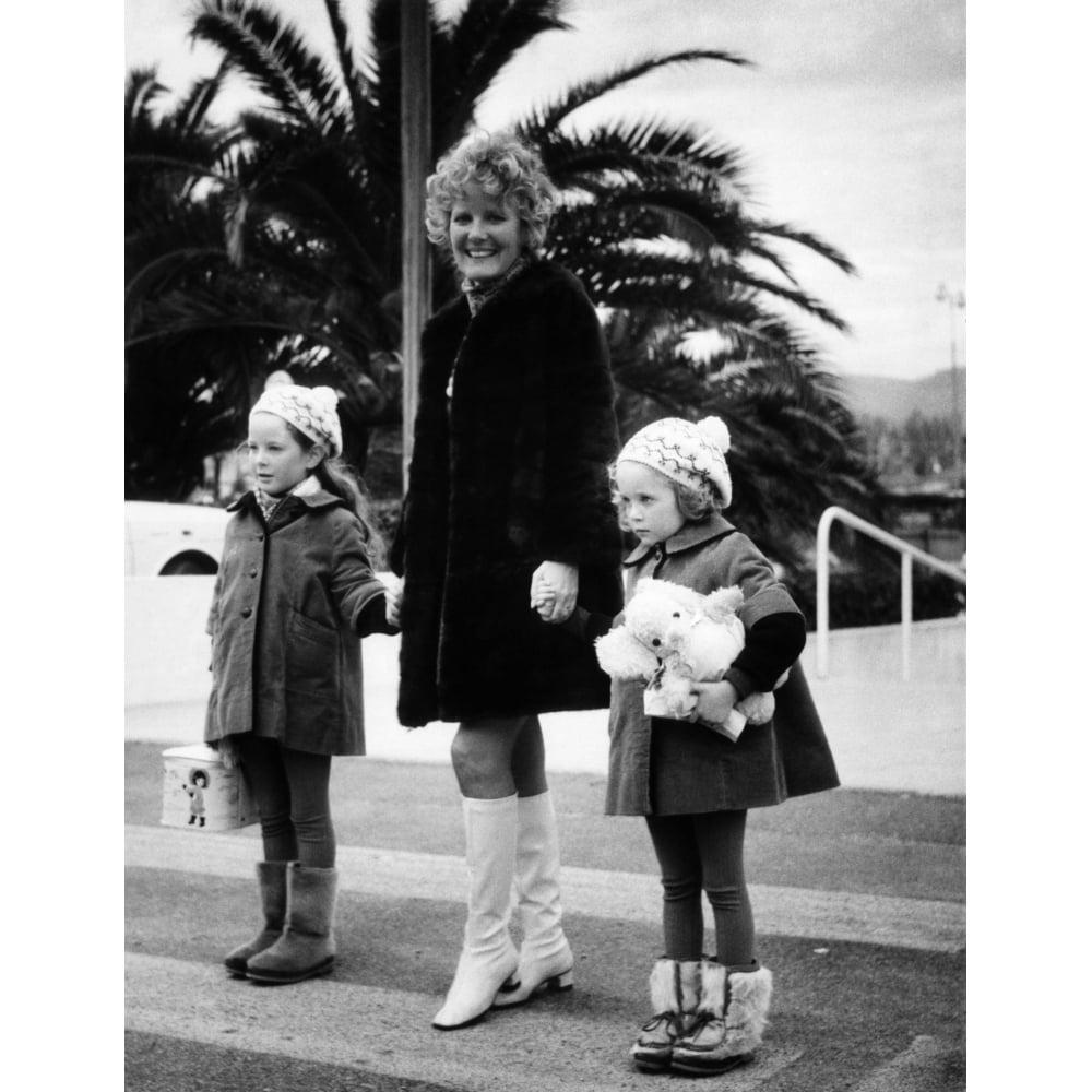 Petula Clark With Her Children At The French Riviera History (18 x 24 ...