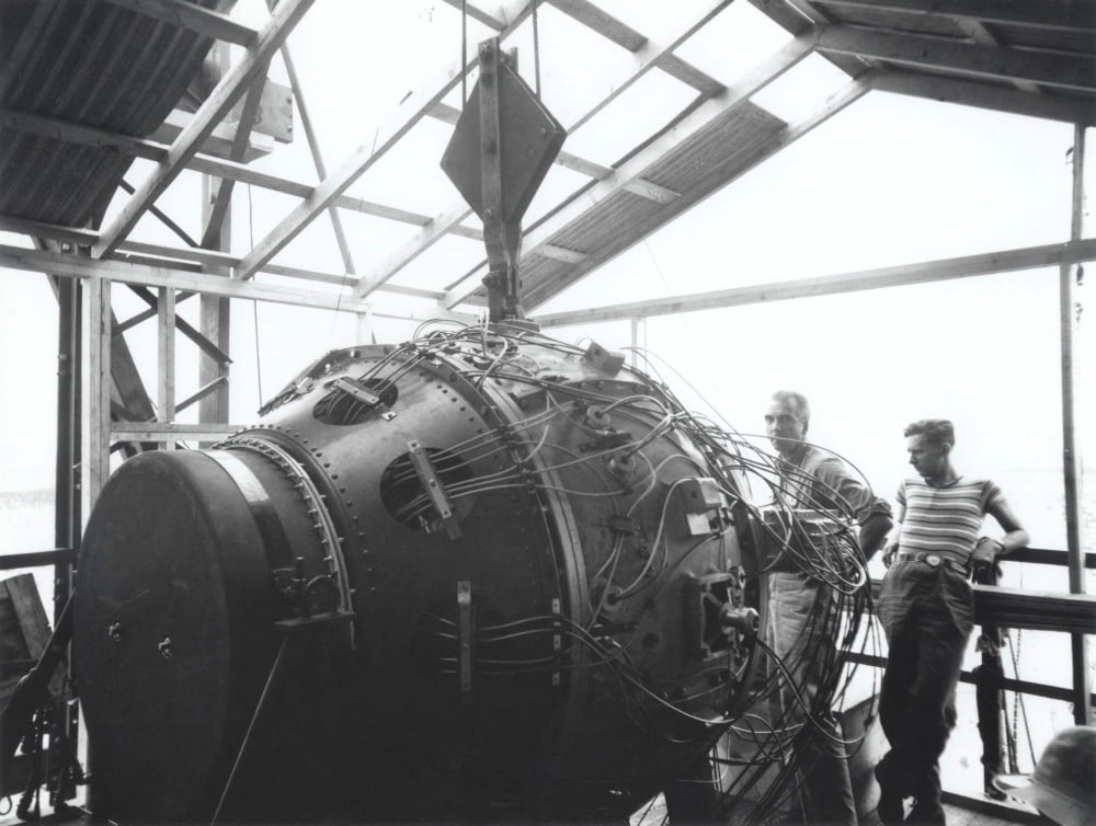 Physicists Norris Bradbury And Seth Neddermeyer With The 'Gadget ...