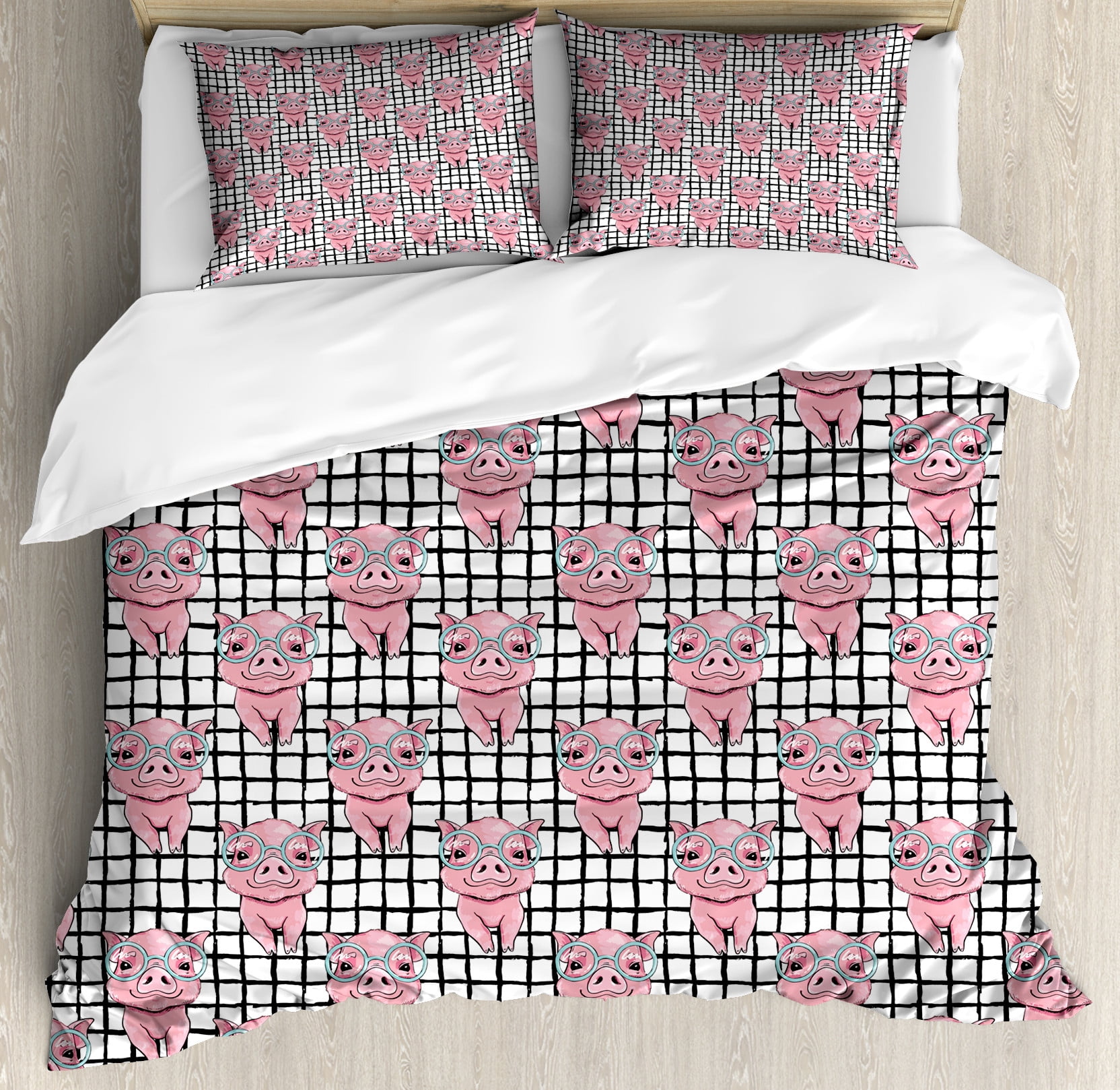 Piglet Duvet Cover Set, Nerdy Pig Animal on a Checkered Background ...
