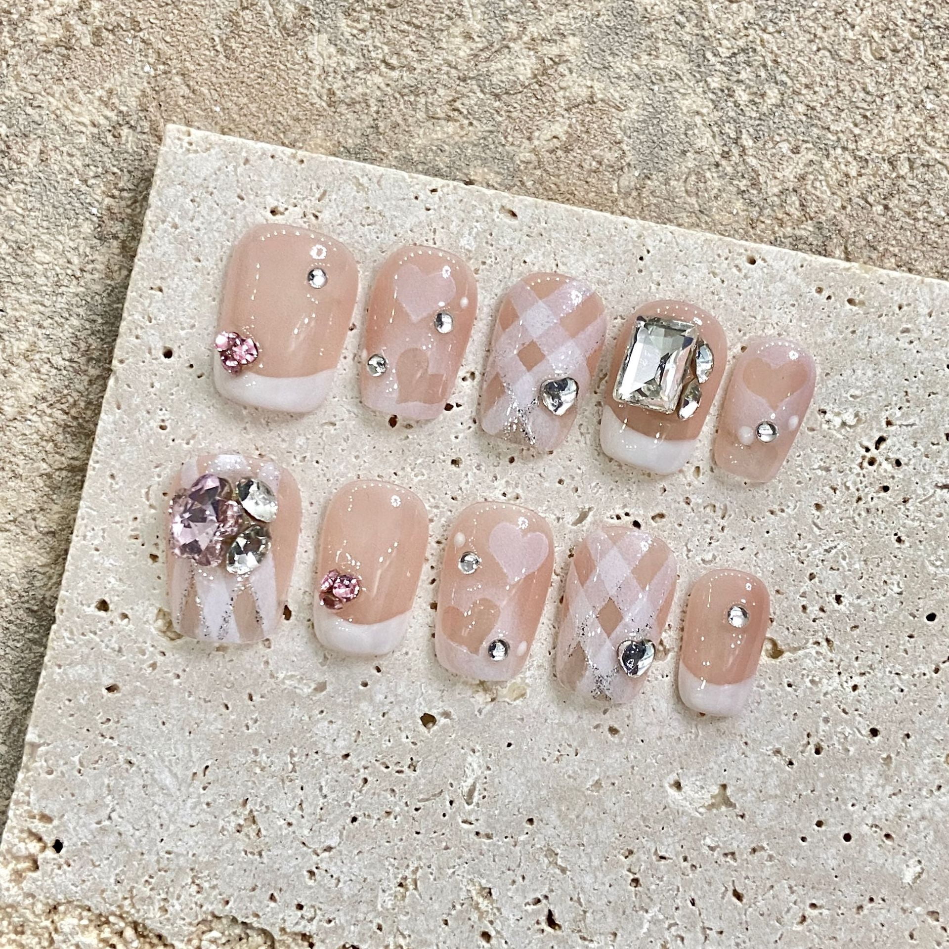 [Pink Beauty] New handmade armor white with diamonds, light luxury and ...