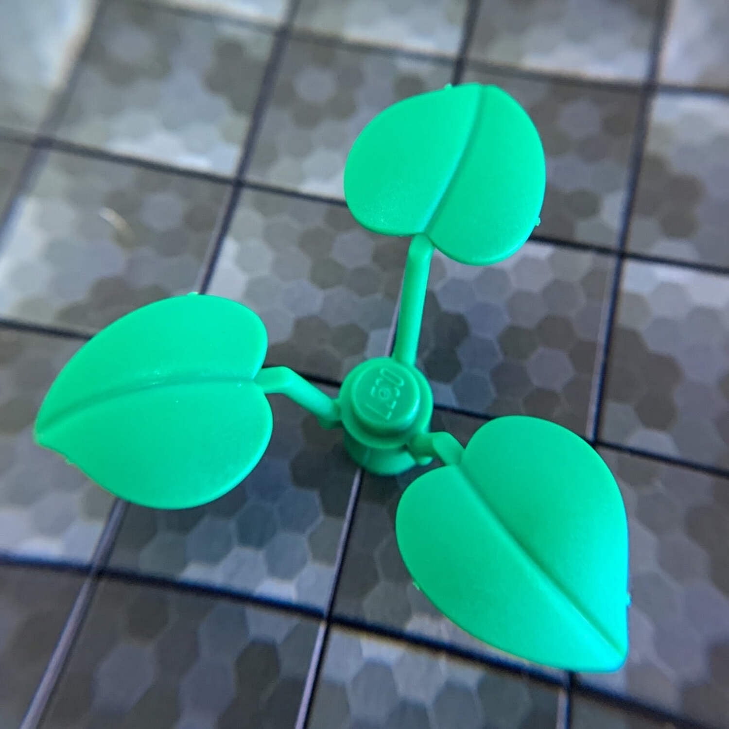 Plant, Flower Stem 1 x 1 x 2/3 with 3 Large Leaves - Official LEGO ...